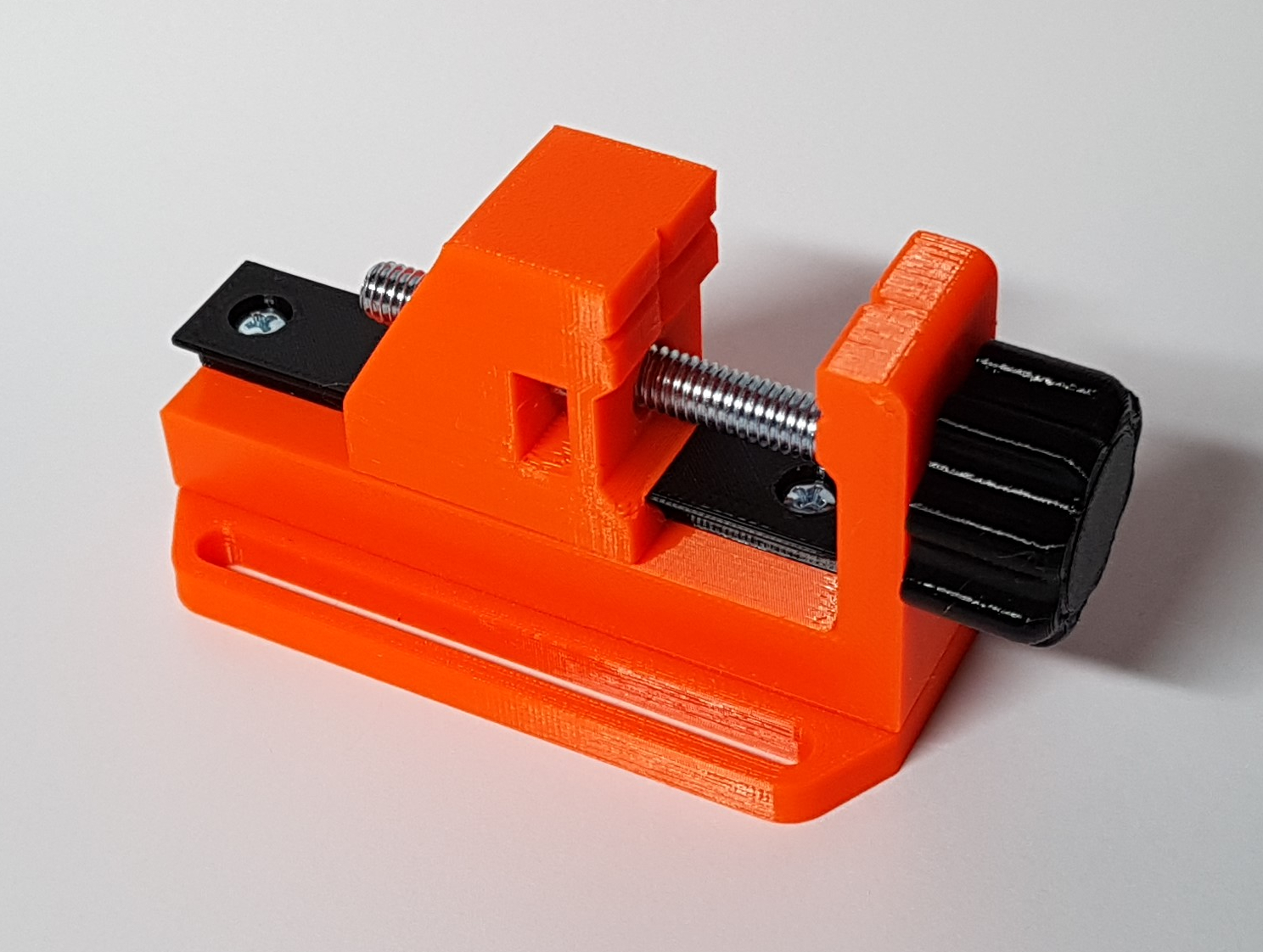 Minature vice upgrade: moving block with tighter fit by HD_Creator ...