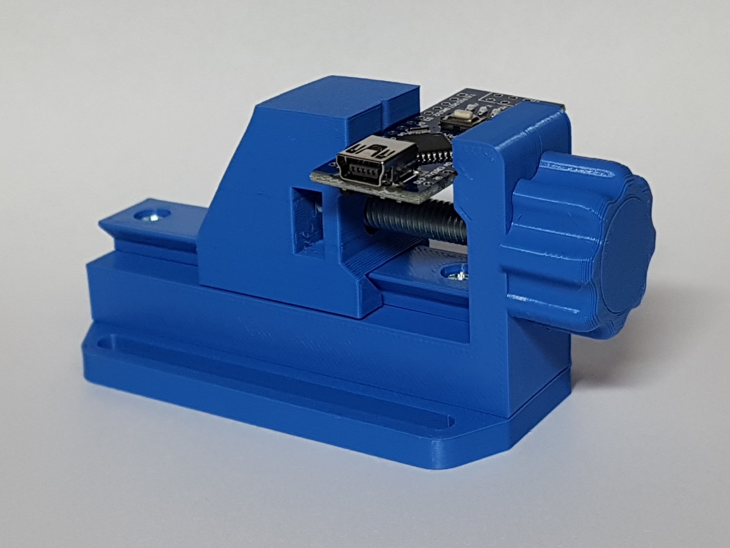 Minature vice upgrade: moving block with tighter fit by HD_Creator ...