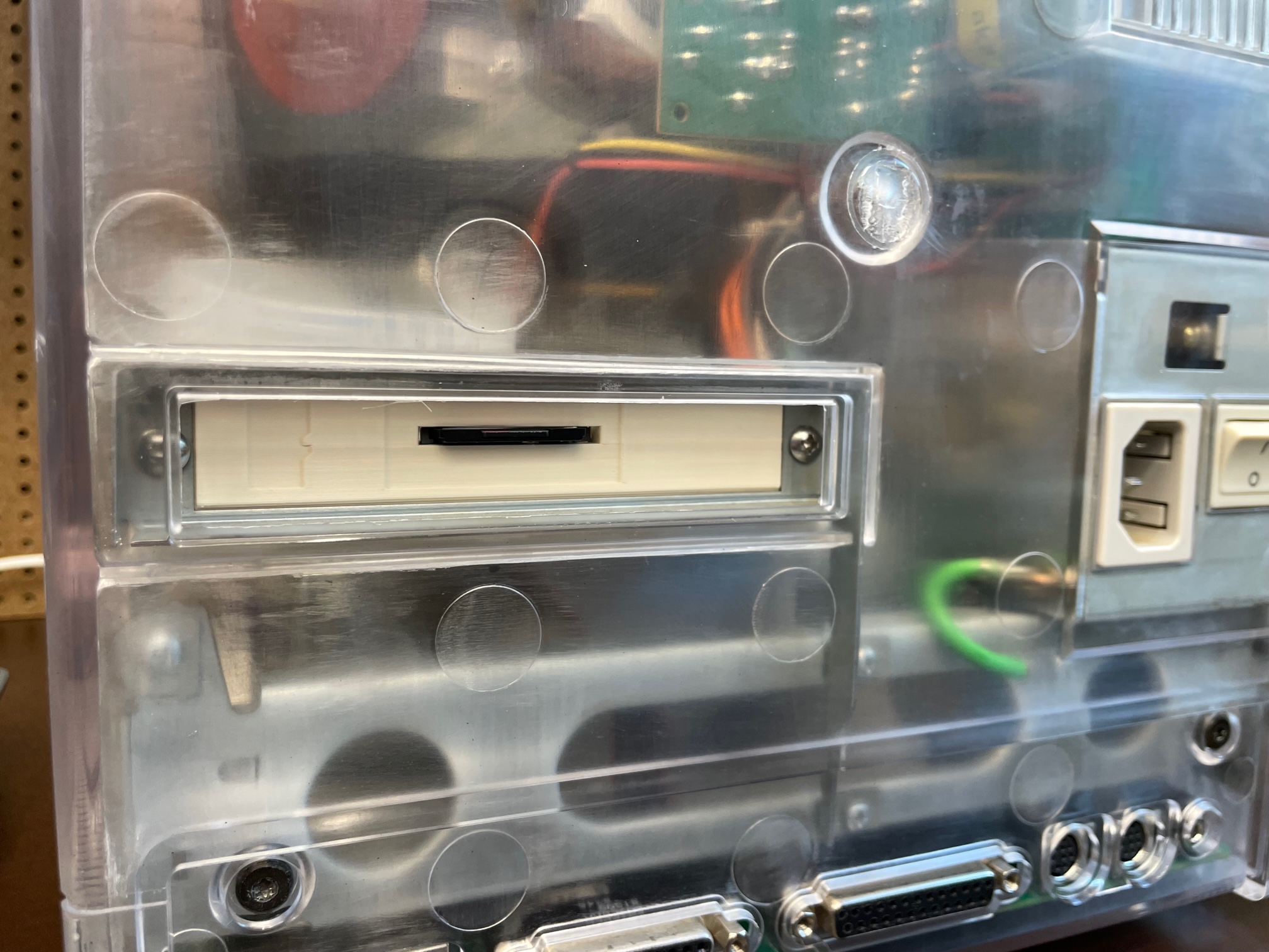 Macintosh SE and SE/30 SD card bracket by daanvdl | Download free STL ...