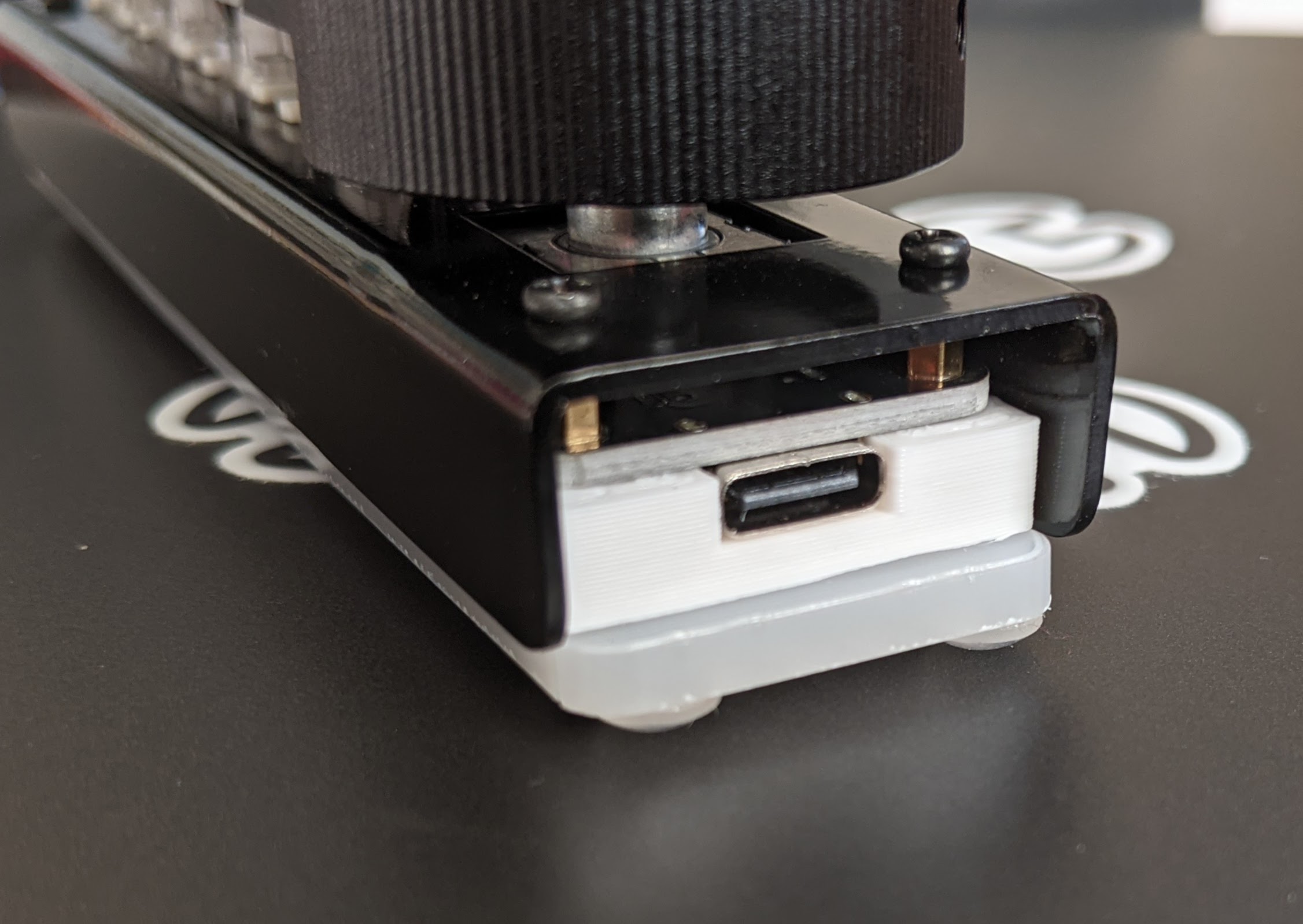 BigKnob USB C connector / cable strain relief by MakerBlock | Download ...