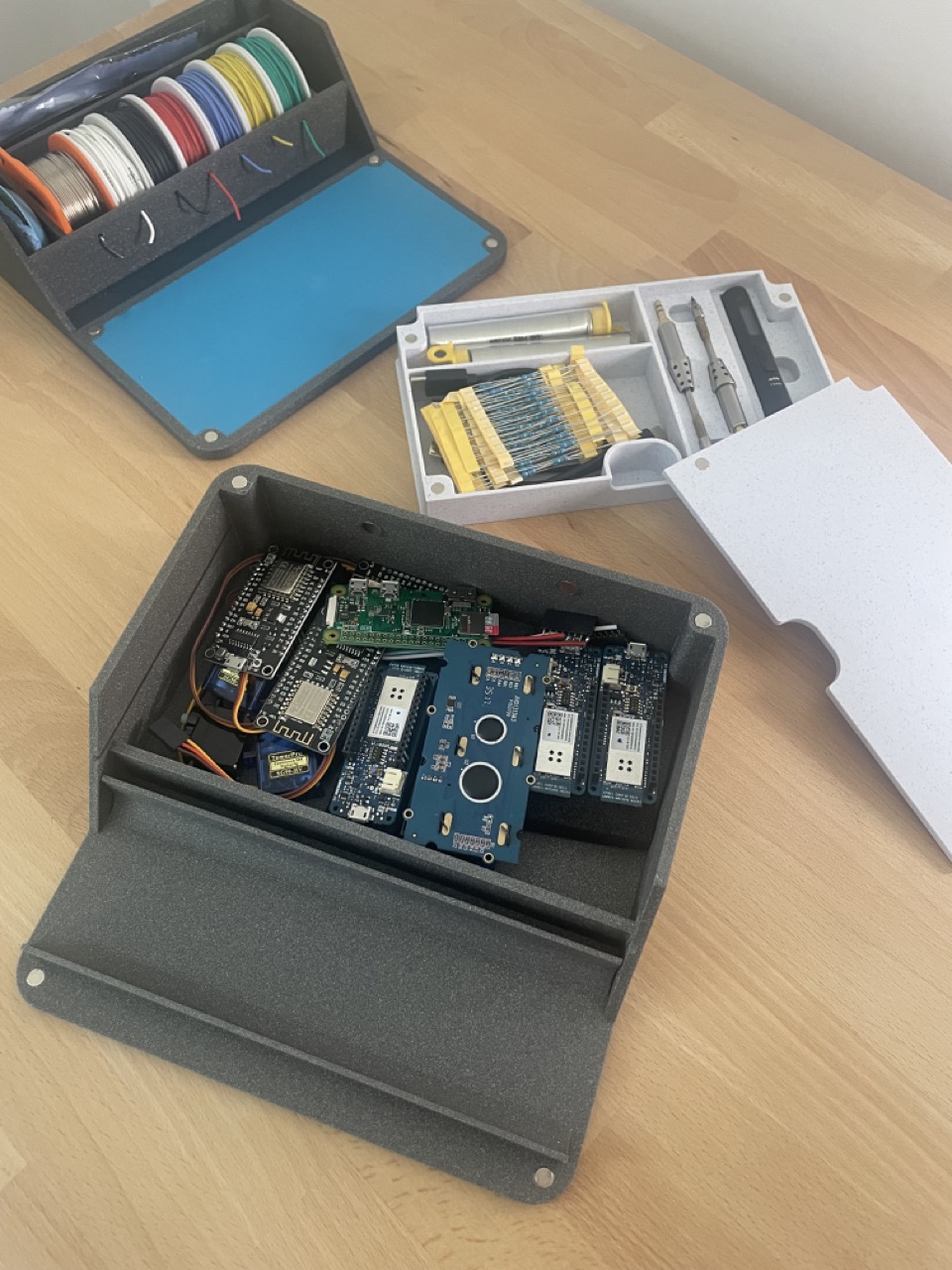 Mini electronic workshop in a box by Minimaliz.me | Download free STL ...