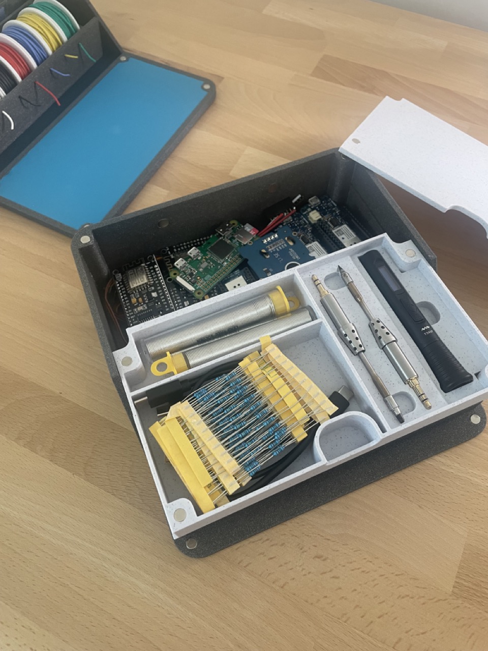 Mini electronic workshop in a box by Minimaliz.me | Download free STL ...