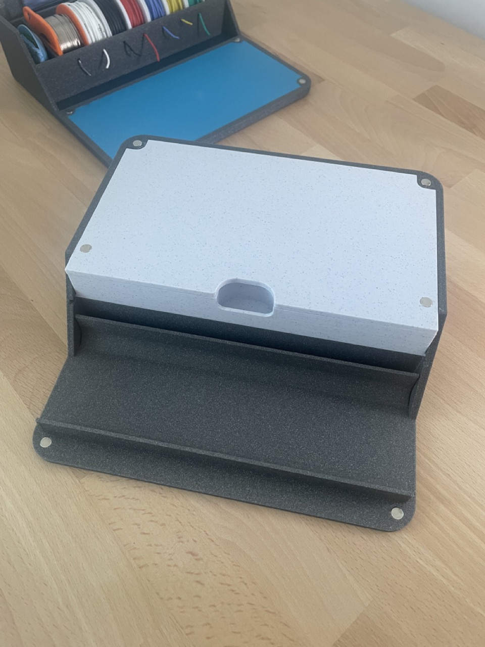 Mini electronic workshop in a box by Minimaliz.me | Download free STL ...