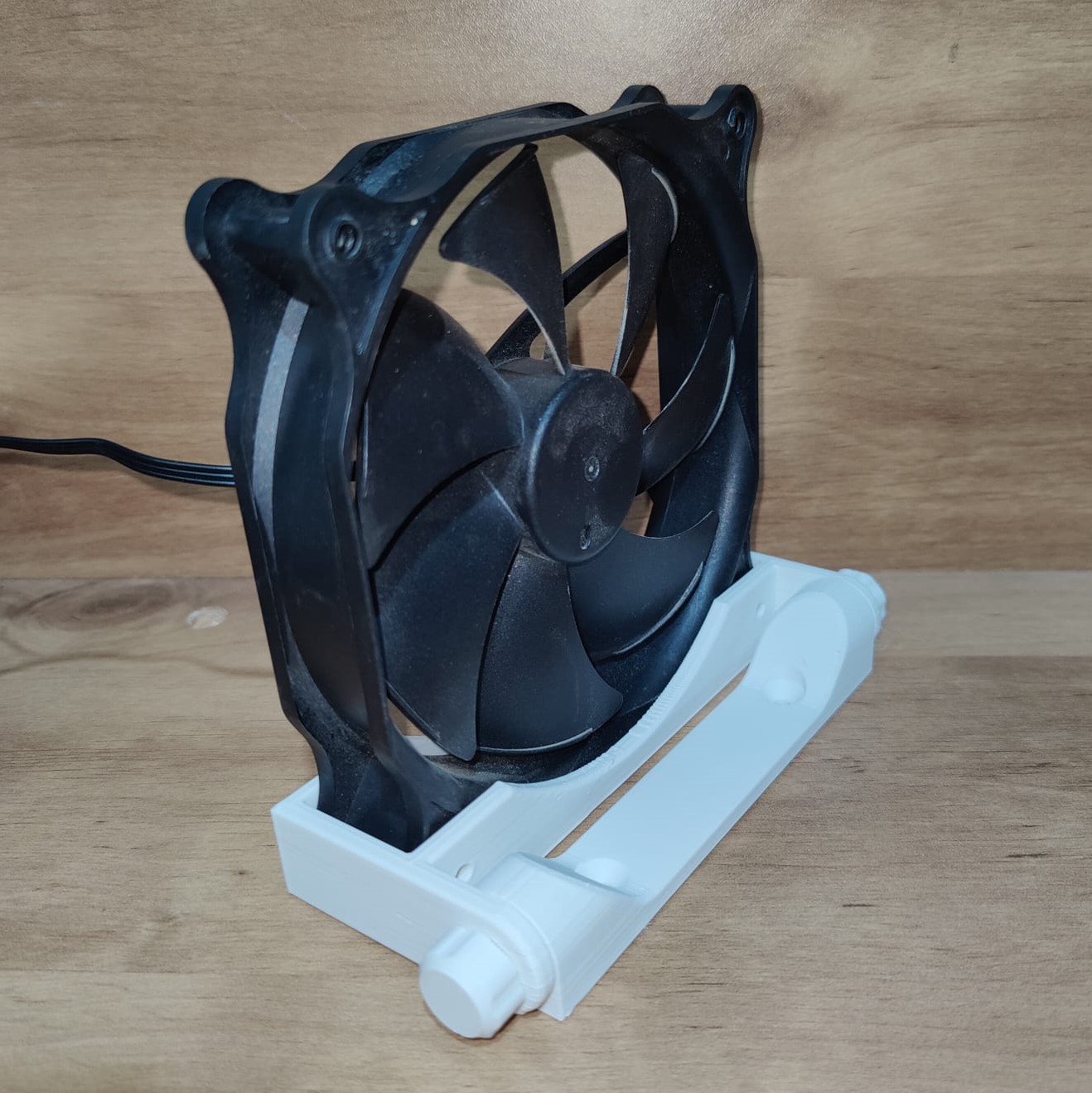 Adjustable bracket for a 120mm fan by G4ZO | Download free STL model ...