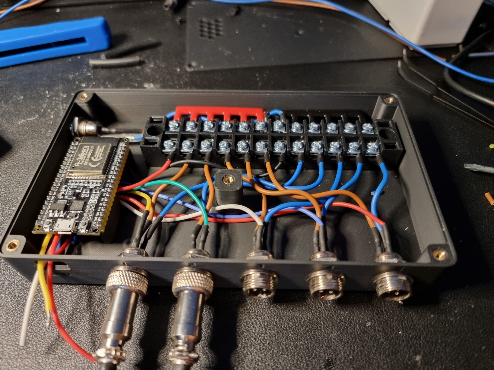 WLED gx12 controller box by LutraVulgaris | Download free STL model | Printables.com