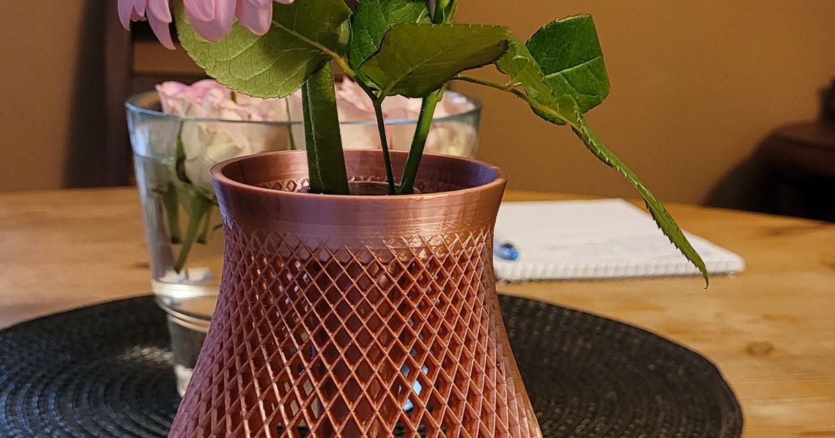 Wireframe Spiral Vase by schtiewie | Download free STL model ...