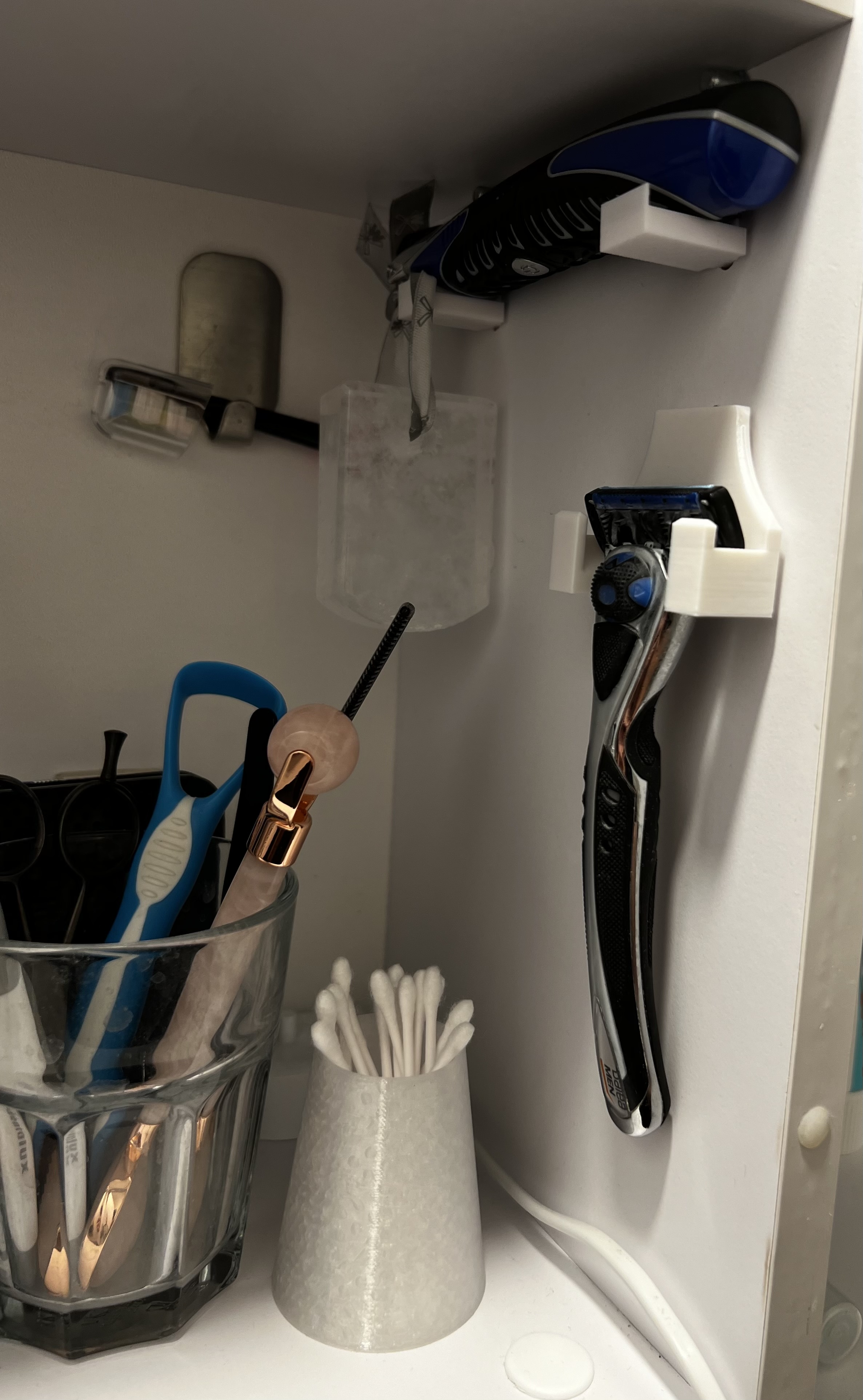 Simple Razor Holder IKEA and others plug in by Max | Download free STL ...