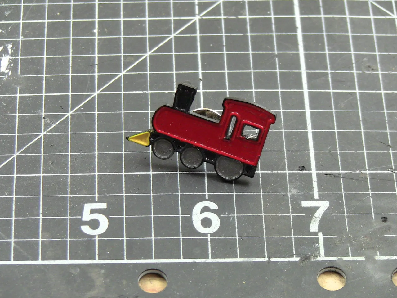 Train Enamel pin by Nick Tailor | Download free STL model | Printables.com