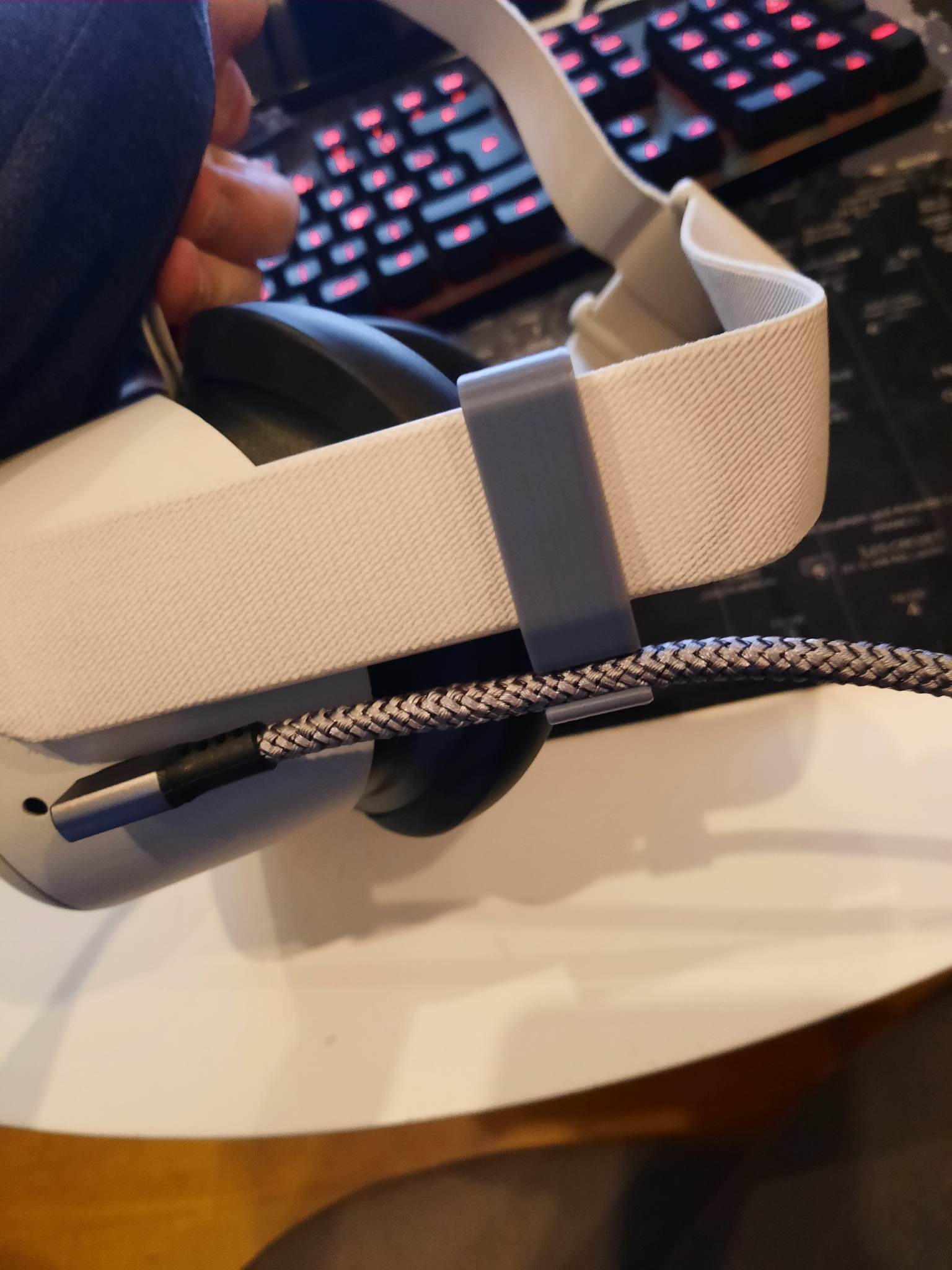 oculus quest 2 link cable holder by Christofer Jõks | Download free STL ...