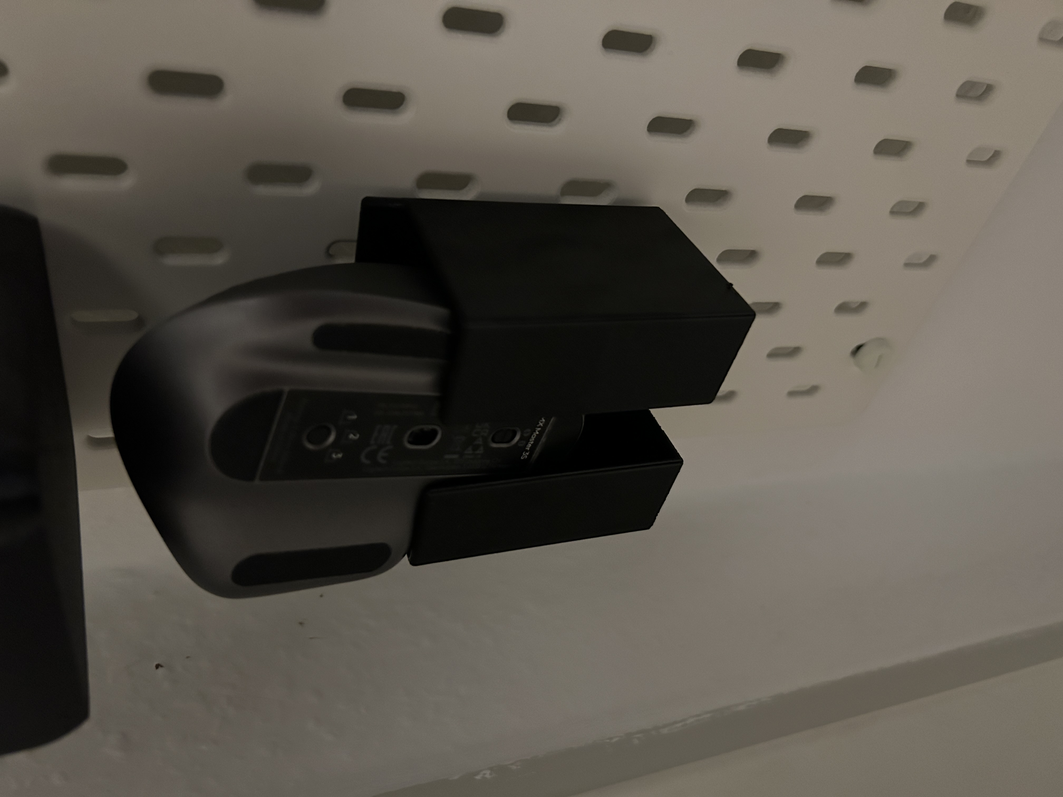 Vertical mouse holder - Skadis (remix with holes) by Kawu | Download ...