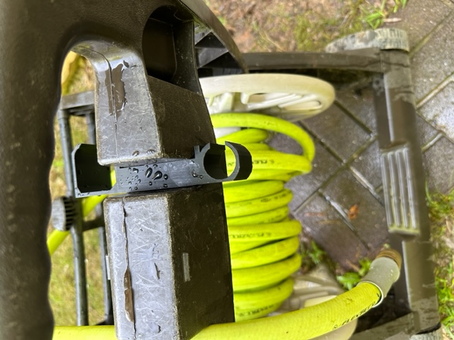 Suncast Hose Reel Accessory Bracket for Spray Nozzles by NC10 ...