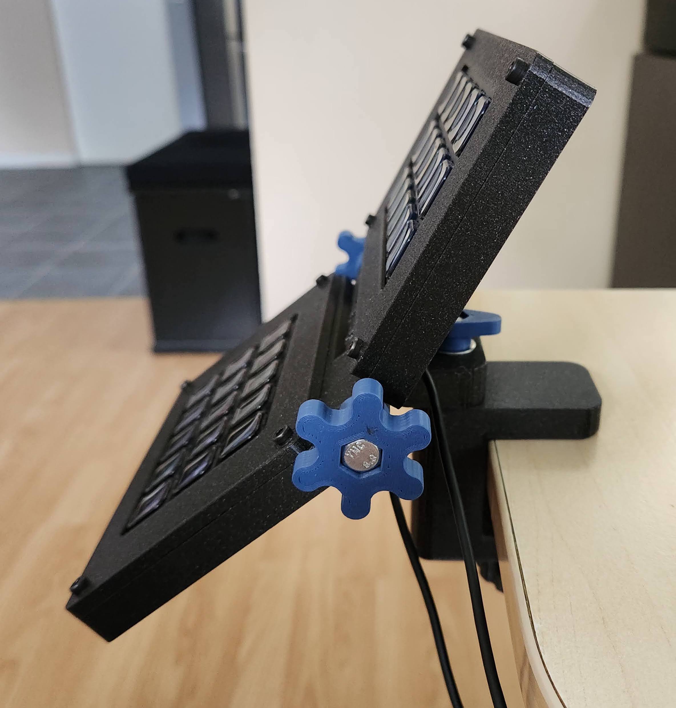 Adjustable Dual Stream Deck Holder by patvan | Download free STL model ...