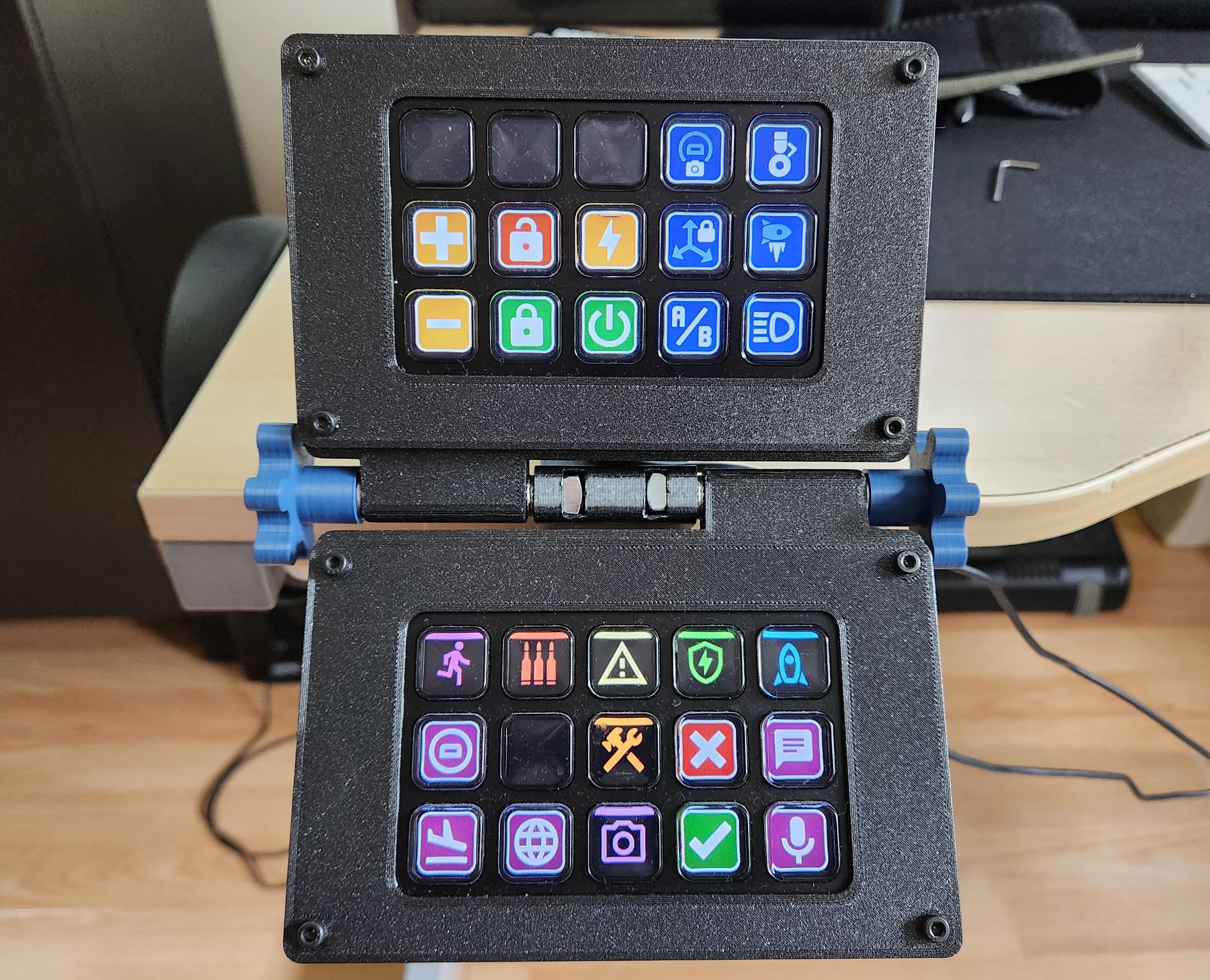 Adjustable Dual Stream Deck Holder by patvan | Download free STL model ...