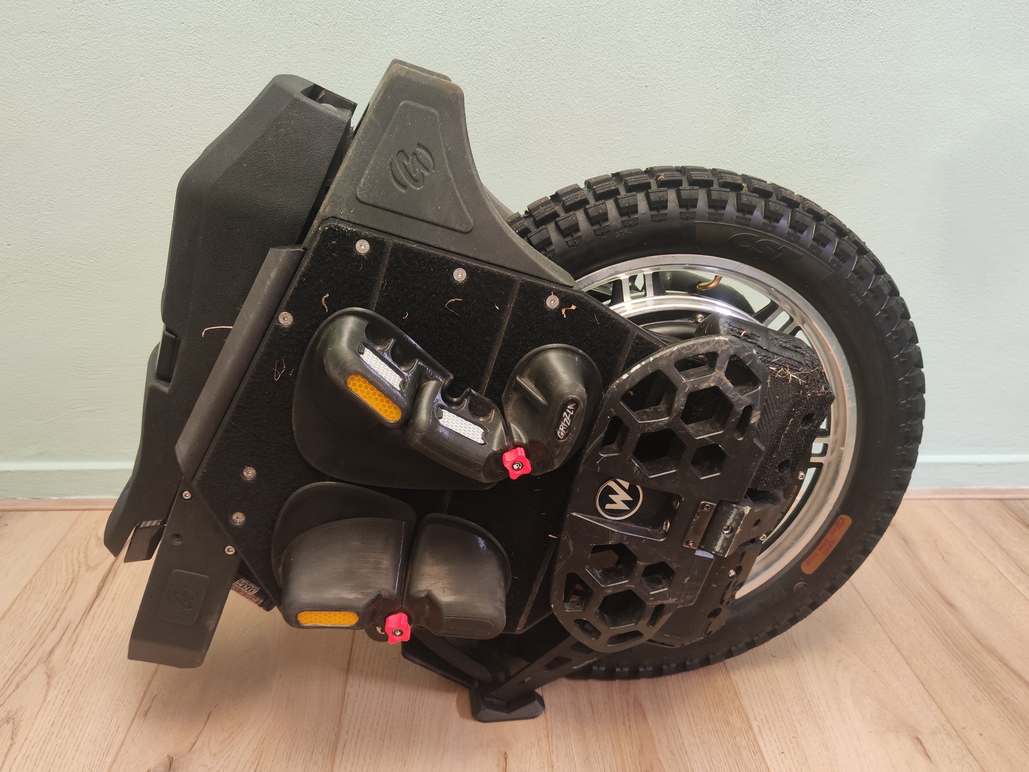 Begode Master Kickstand (for use with custom Fender!) by Irrer Polterer ...