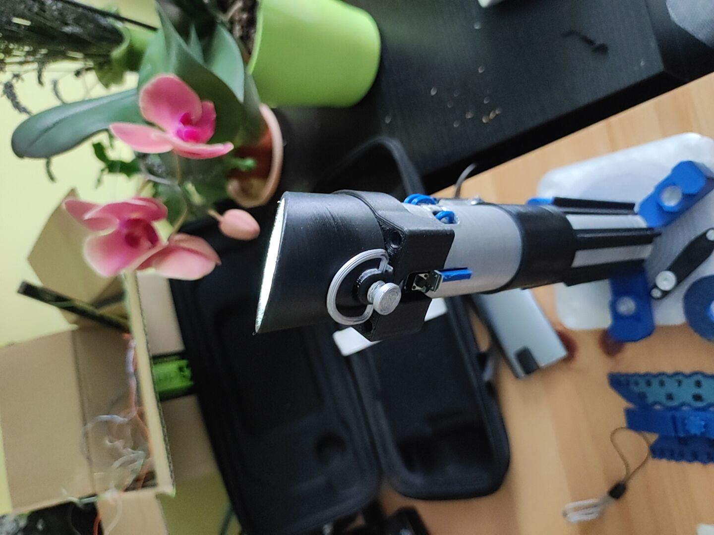 Darth Vader's Lightsaber - Star Wars - Flashlight mod by istvan ...