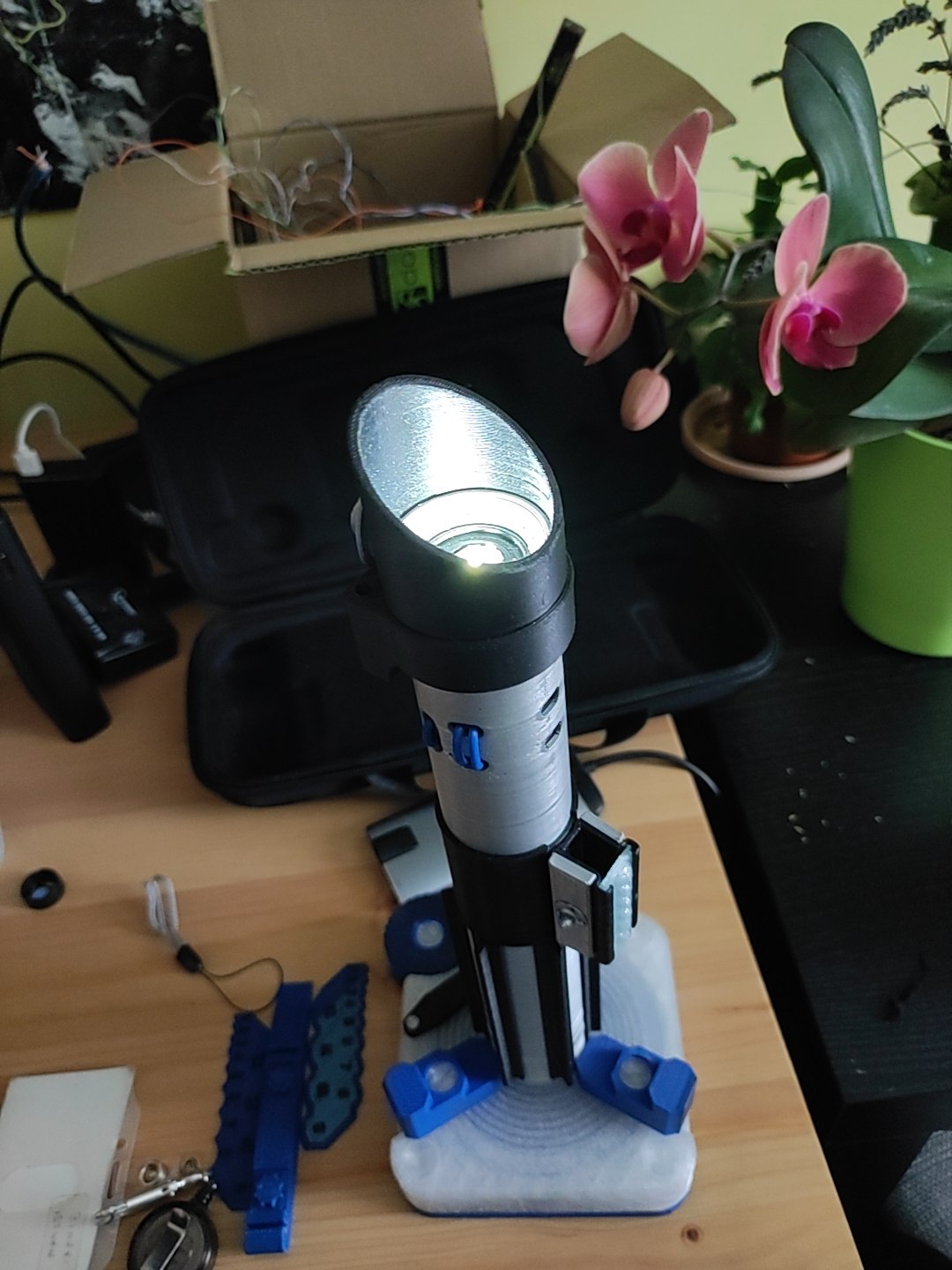 Darth Vader's Lightsaber - Star Wars - Flashlight mod by istvan ...