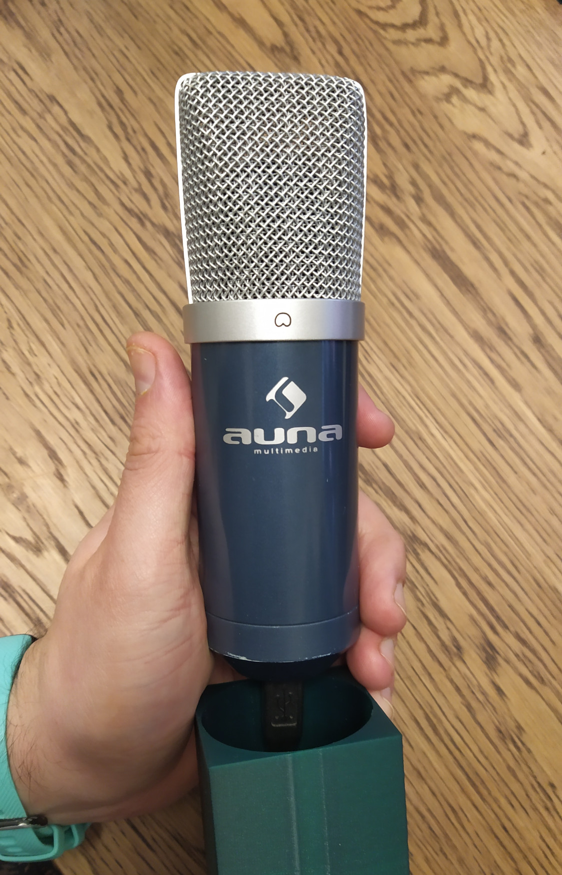 Customizable mic holder and console combo with a cable exhaust by Alice ...