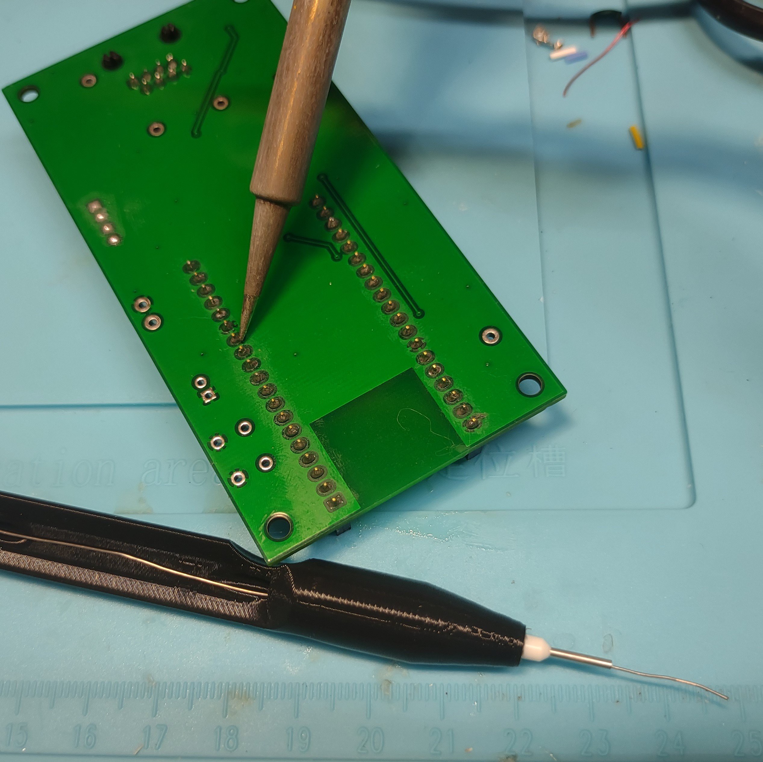 Ergonomic Solder Feeder - One Handed Manual by mulcmu | Download free ...