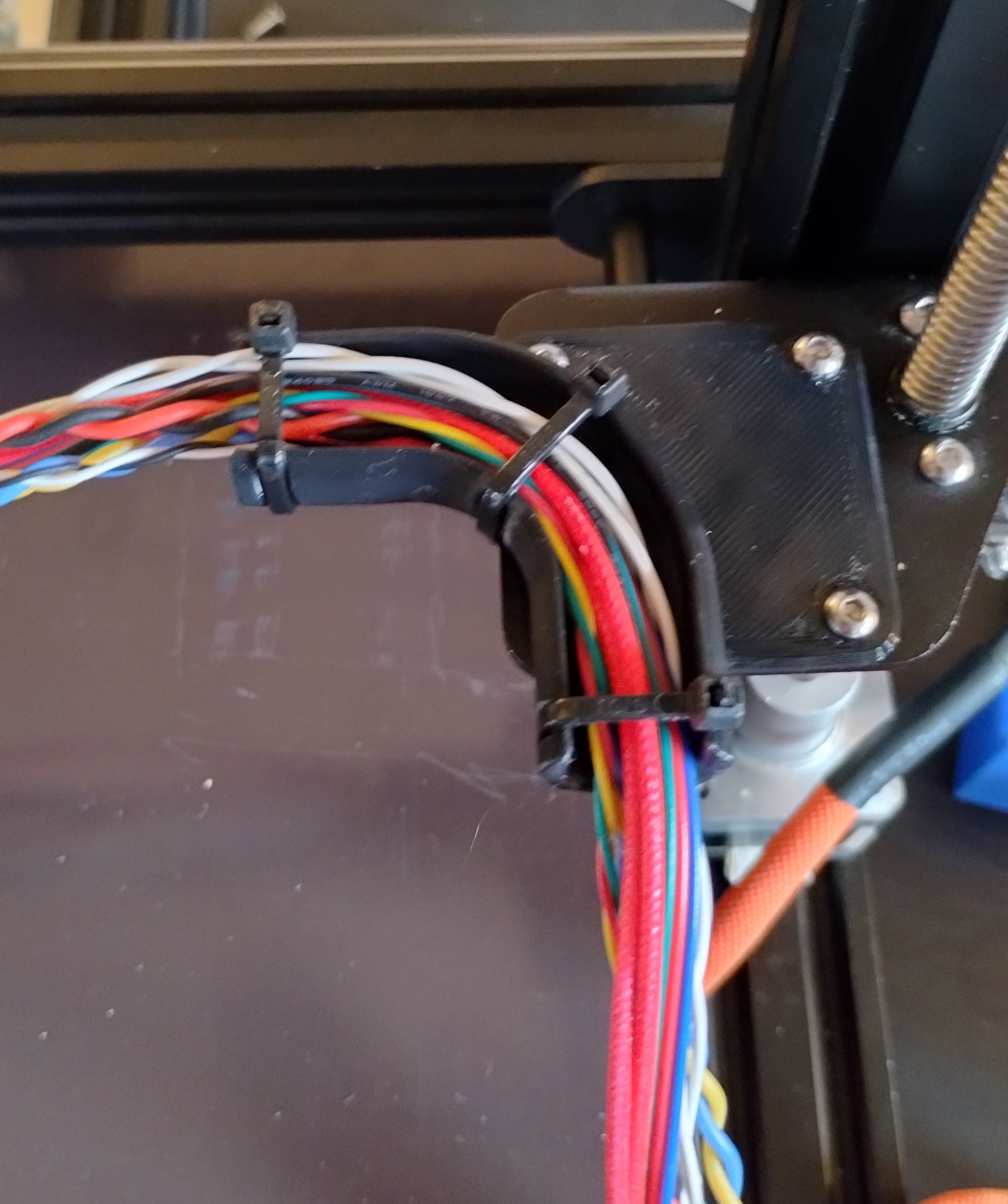 Ender 3 (Pro) extruder mounted cable guide by TreoWayne | Download free ...