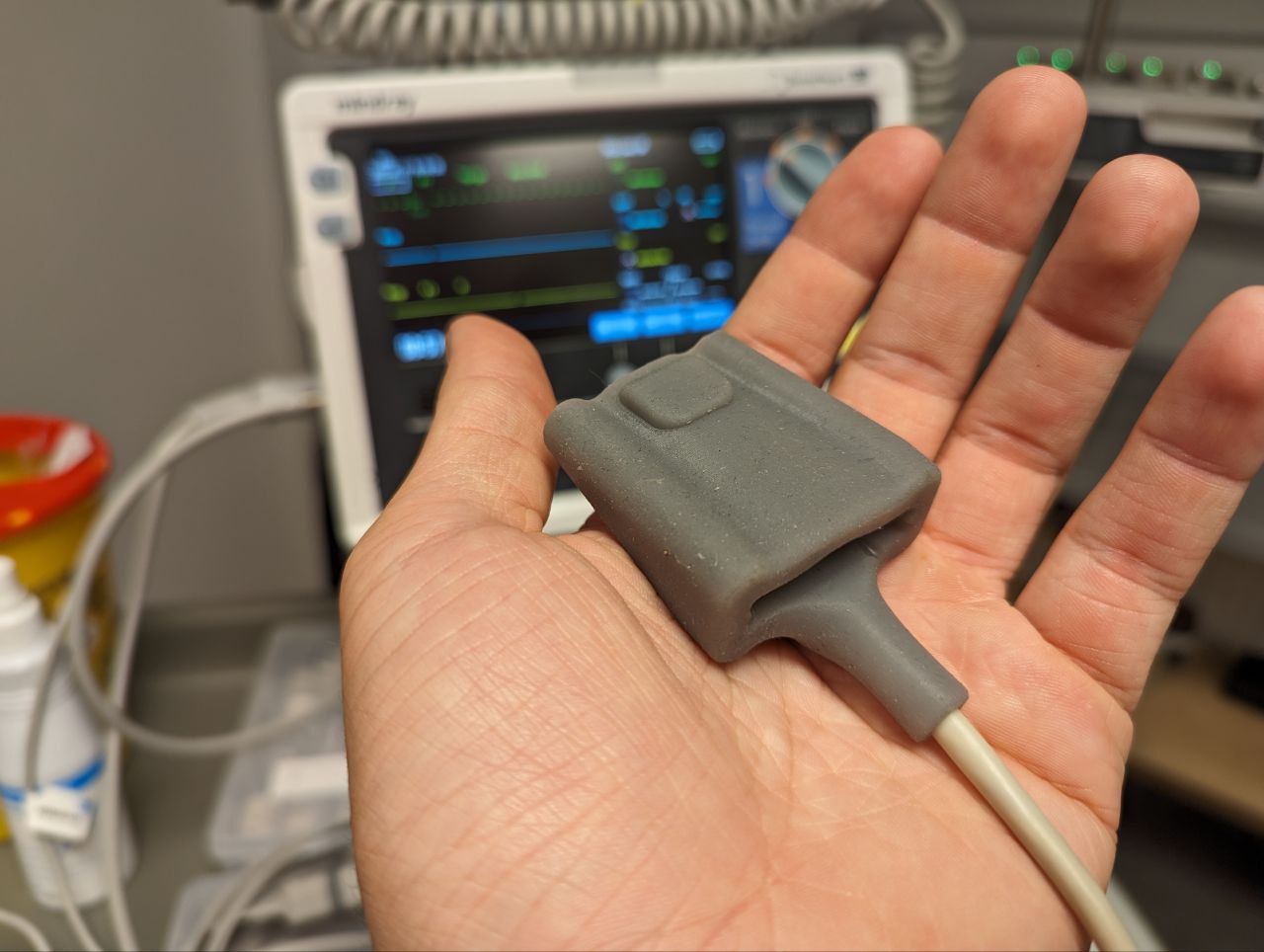 SpO2 sensor prop for healthcare simulation por Aleksandrs Oborins ...