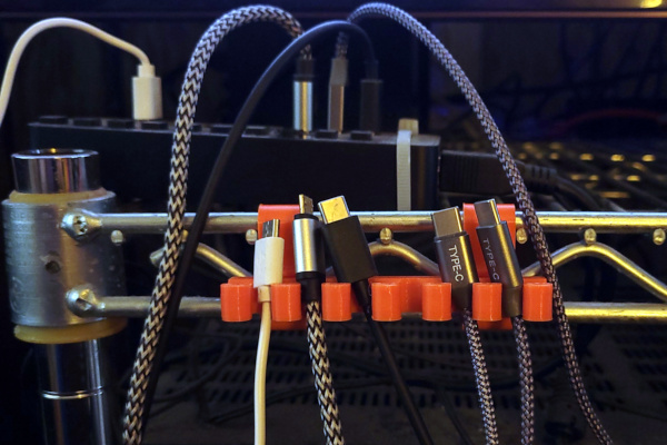 Wire Shelf Clip on usb hanger by Tom Horsley | Download free STL model ...