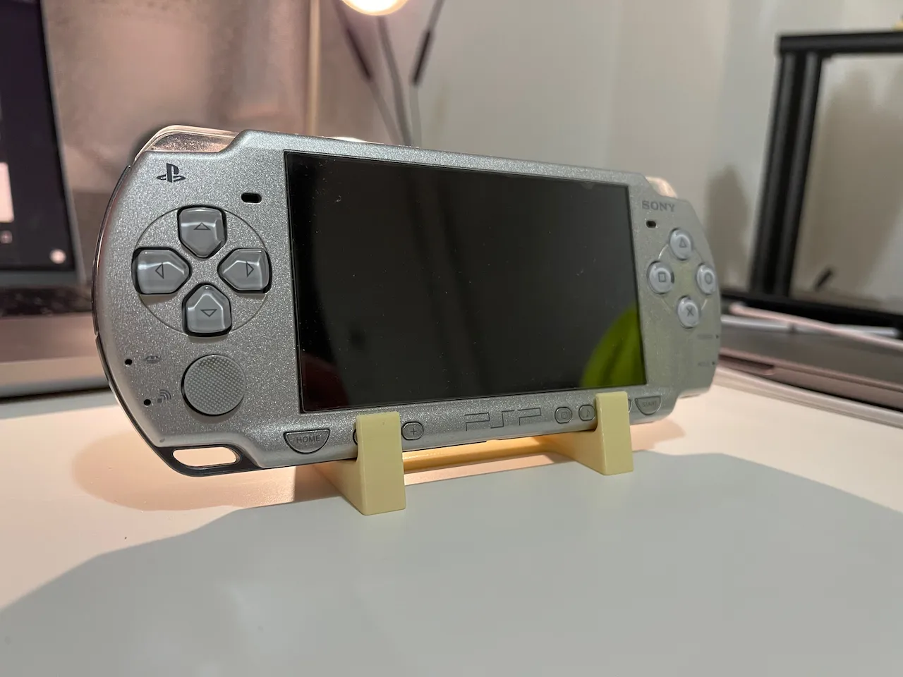PSP 2000 stand by mls | Download free STL model | Printables.com