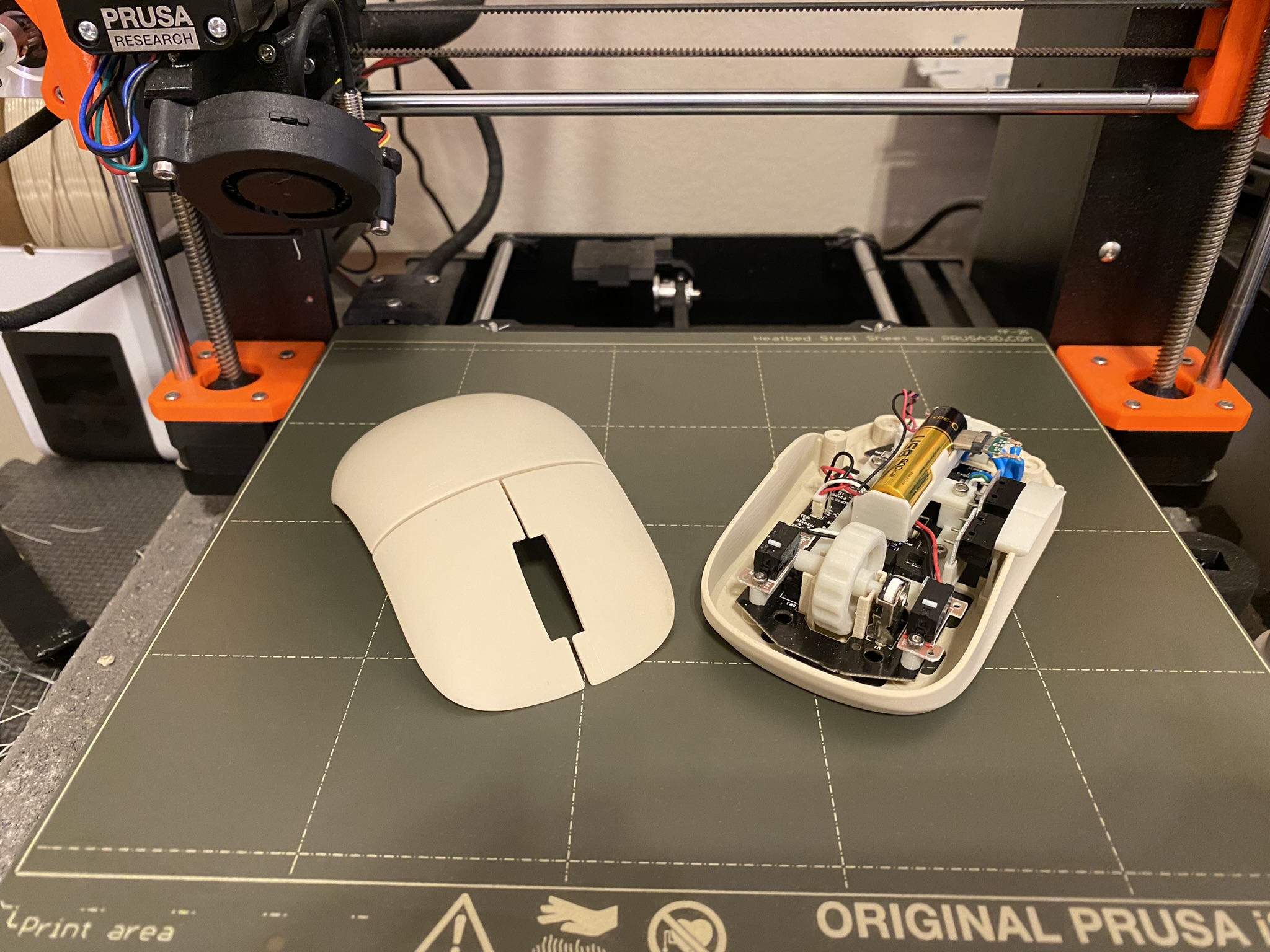 Shell for G305 Mouse with USB C Charging by kraits | Download free STL ...