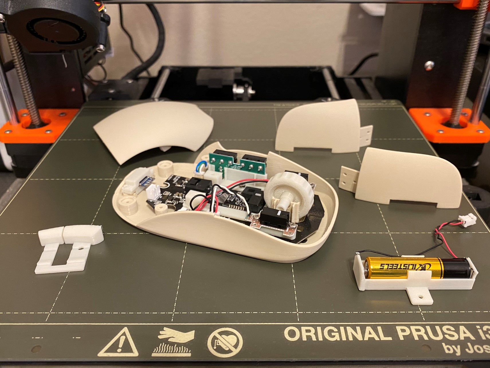 Shell for G305 Mouse with USB C Charging by kraits | Download free STL ...