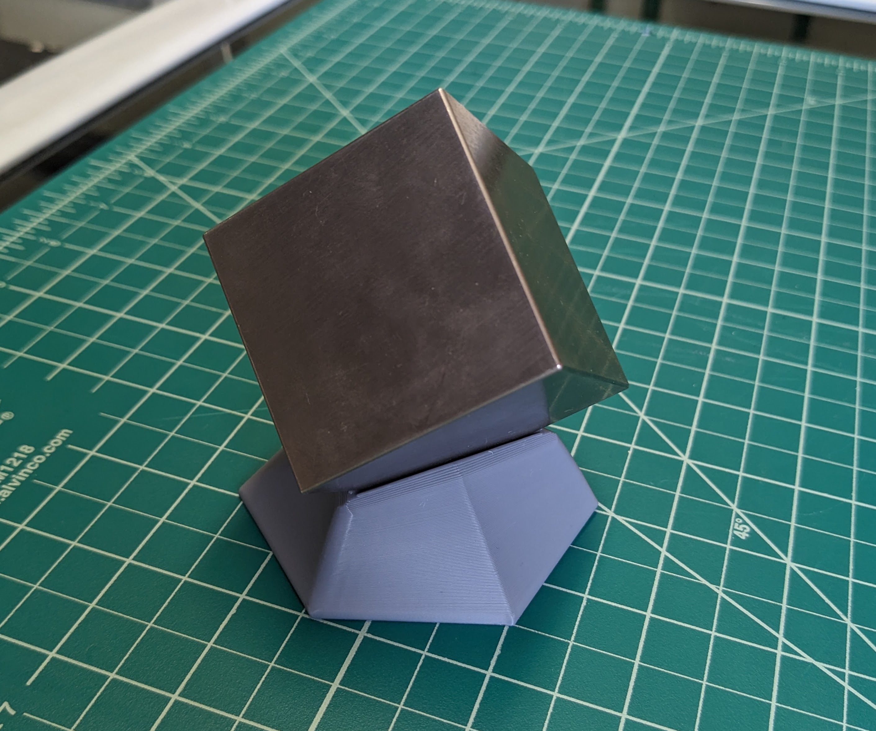 Geometric Cube Display Stand by Squeaky Robot | Download free STL model ...