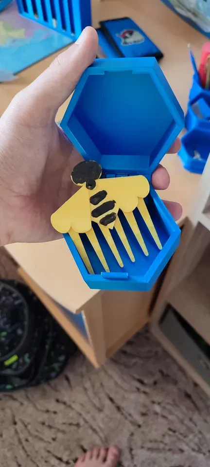 Bee hair comb by Fanda_kuc | Download free STL model | Printables.com