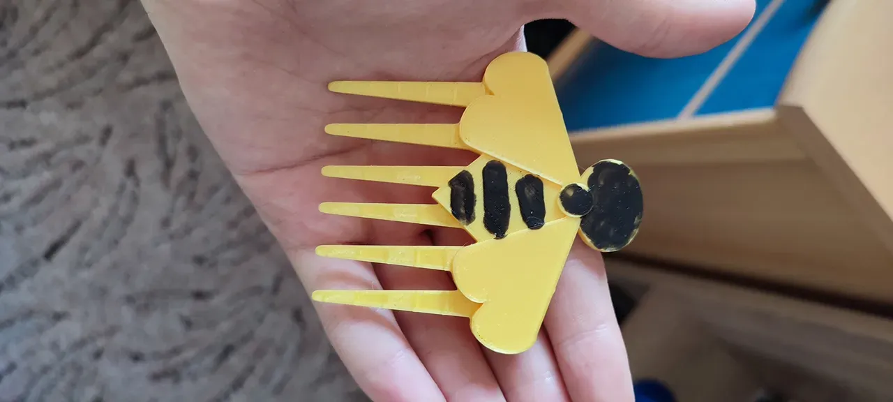 Bee hair comb by Fanda_kuc | Download free STL model | Printables.com