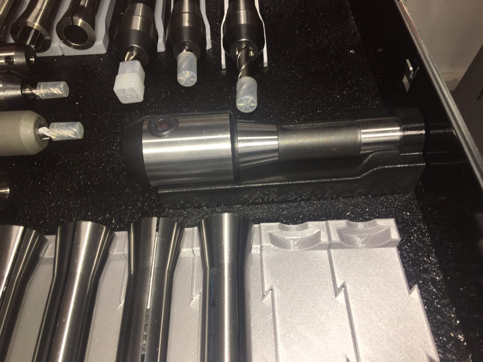 R8 Mill Holder Tray for 3/4 shank by Netpackrat | Download free STL ...