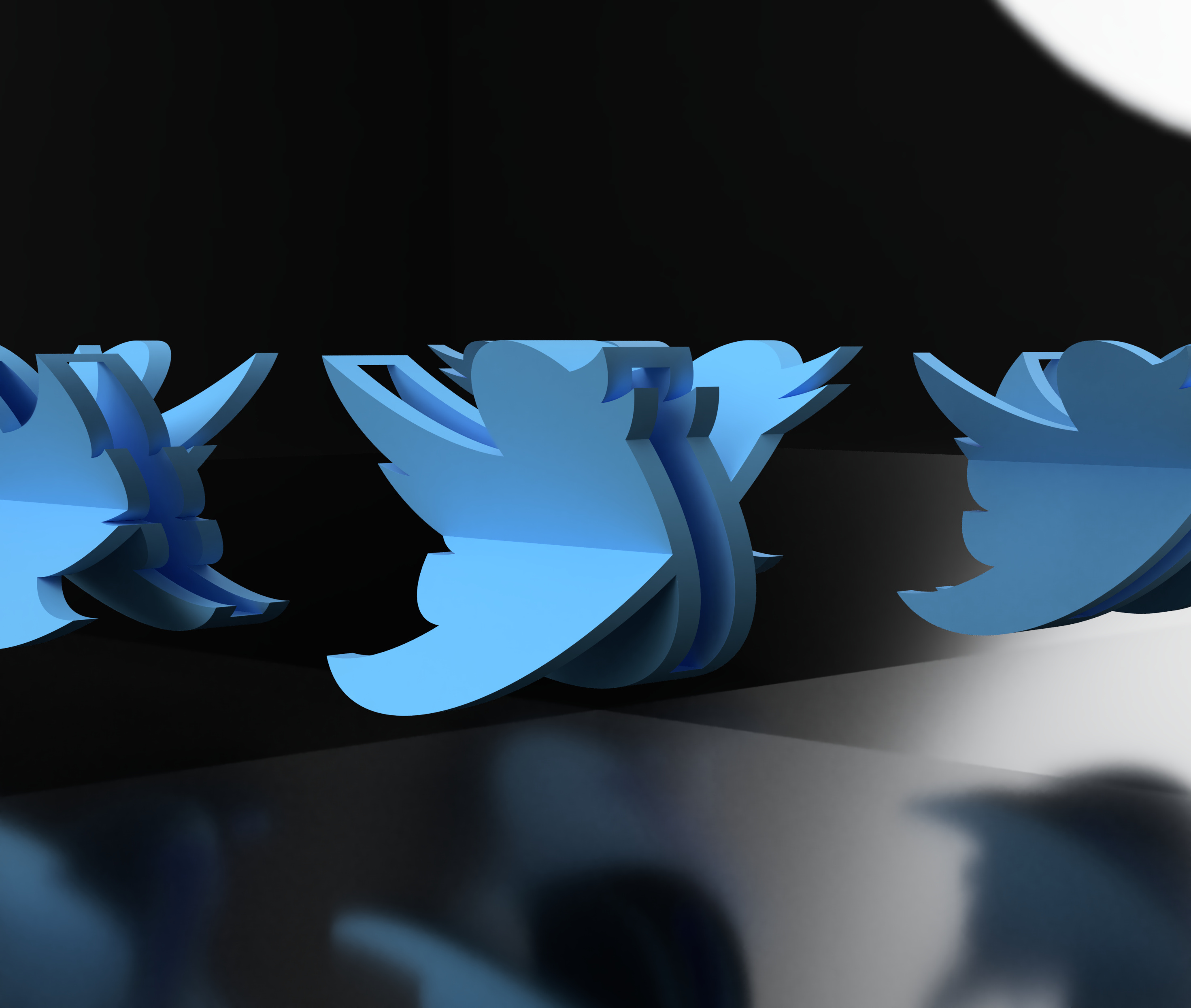 The Twitter logo changed from a blue bird to an "X." par hayashi ...