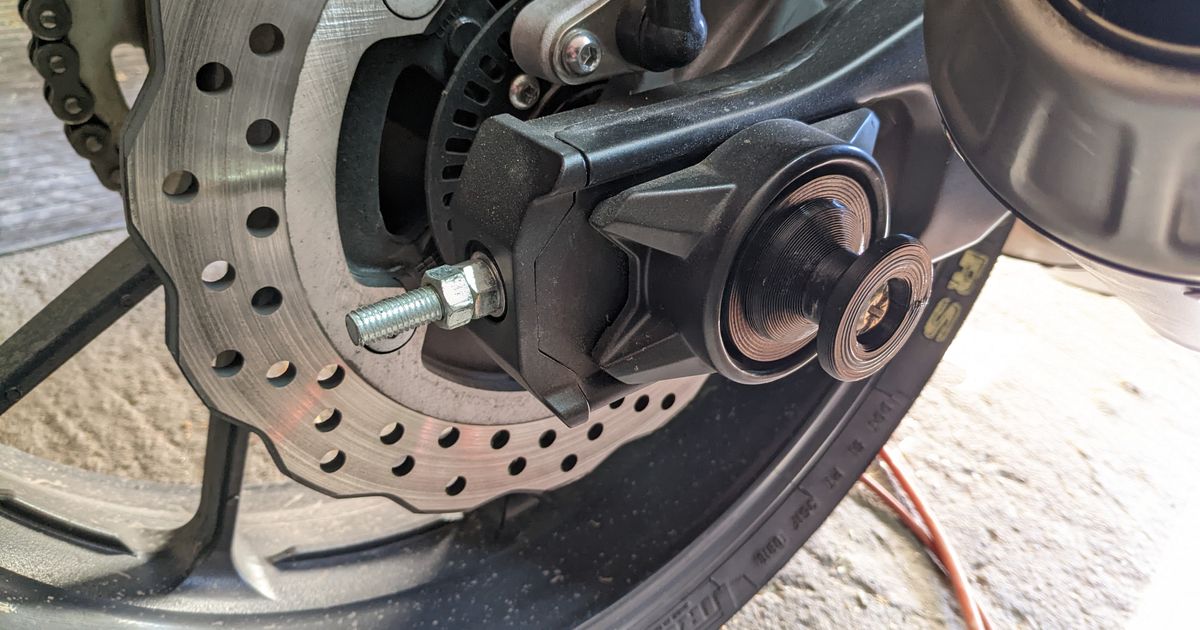 Rear axle sliders for Yamaha MT 07, XSR 700 and R7 by Damian Breza ...