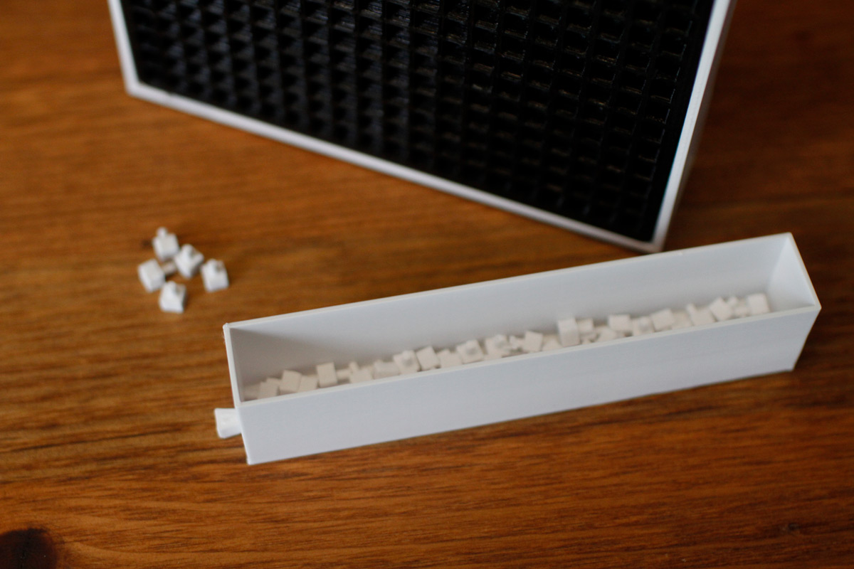 Customizable pixel box on desk v2.0 - different sizes by PrintedGuy ...