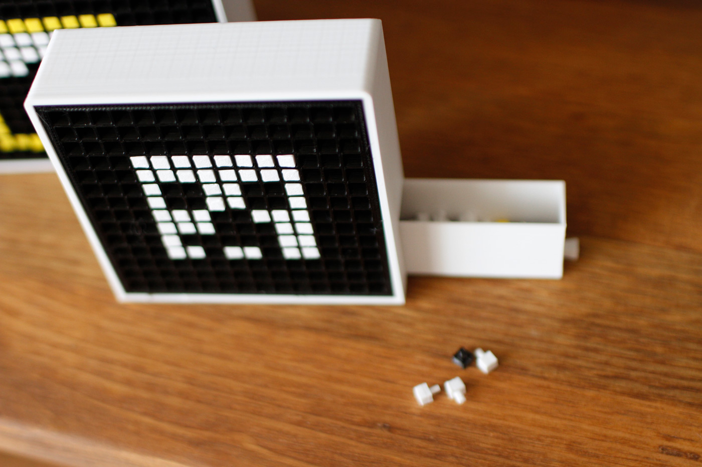 Customizable pixel box on desk v2.0 - different sizes by PrintedGuy ...