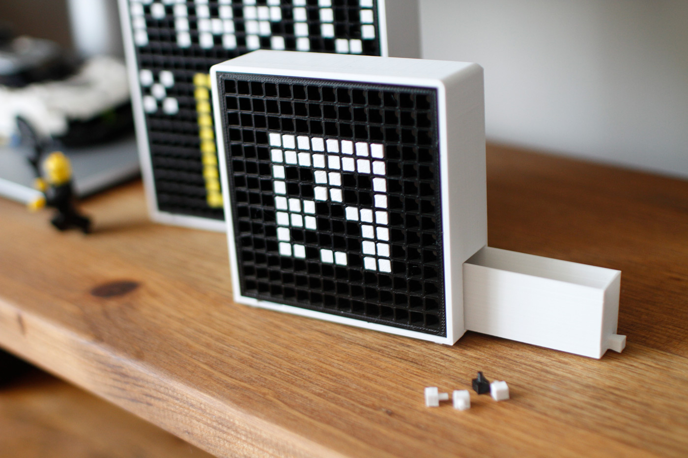 Customizable pixel box on desk v2.0 - different sizes by PrintedGuy ...