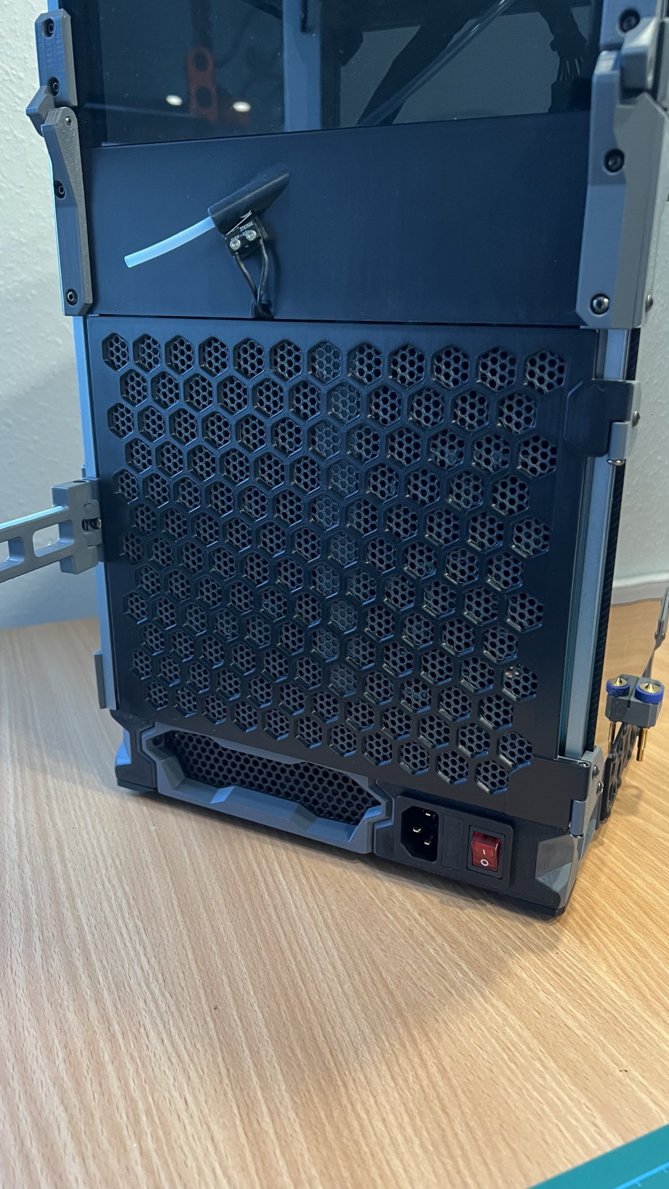 Voron V0 Hinged Rear Panel Hex Mesh by Hr_Ravn | Download free STL ...