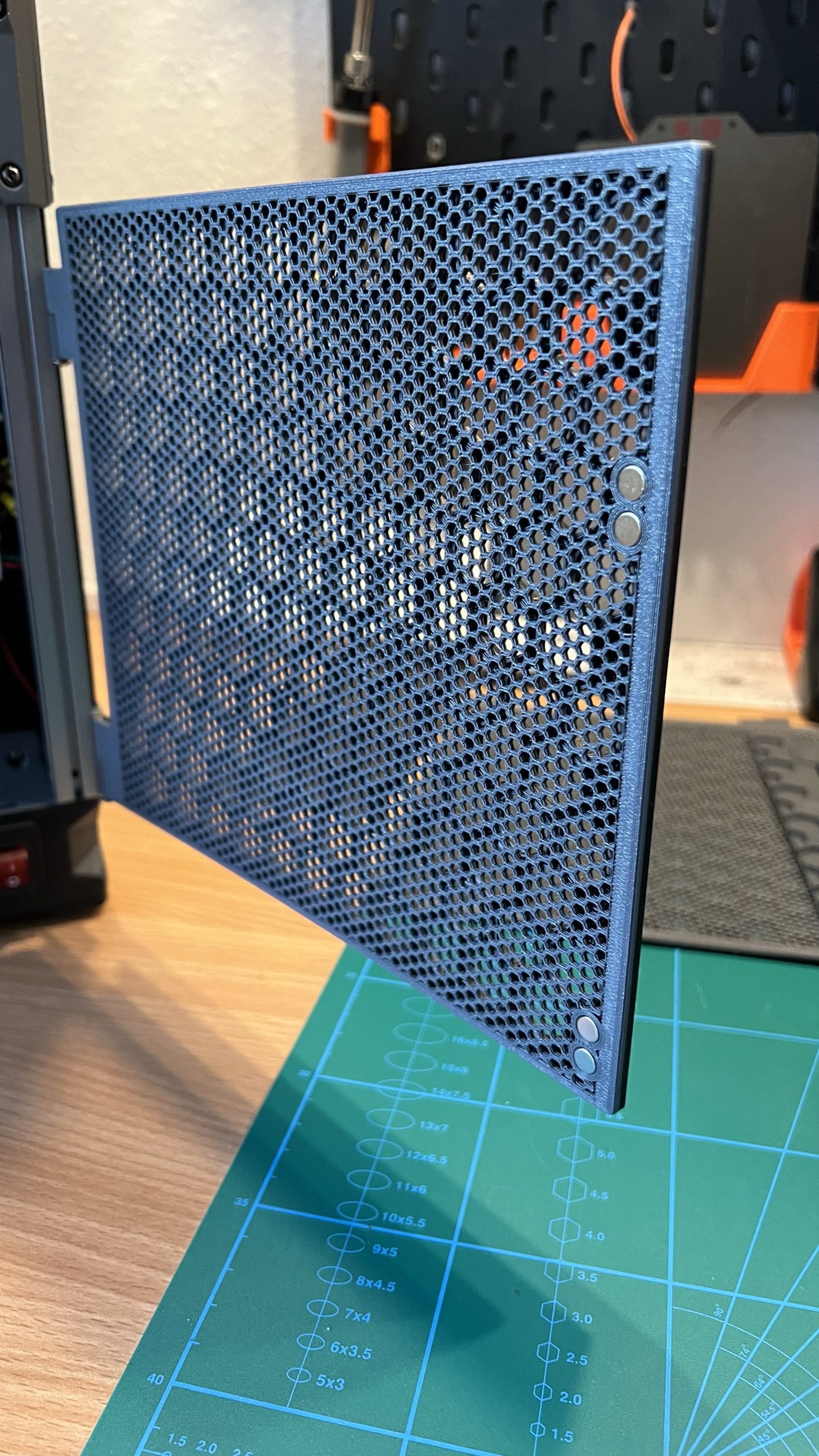 Voron V0 Hinged Rear Panel Hex Mesh von Hr_Ravn | Kostenloses STL ...