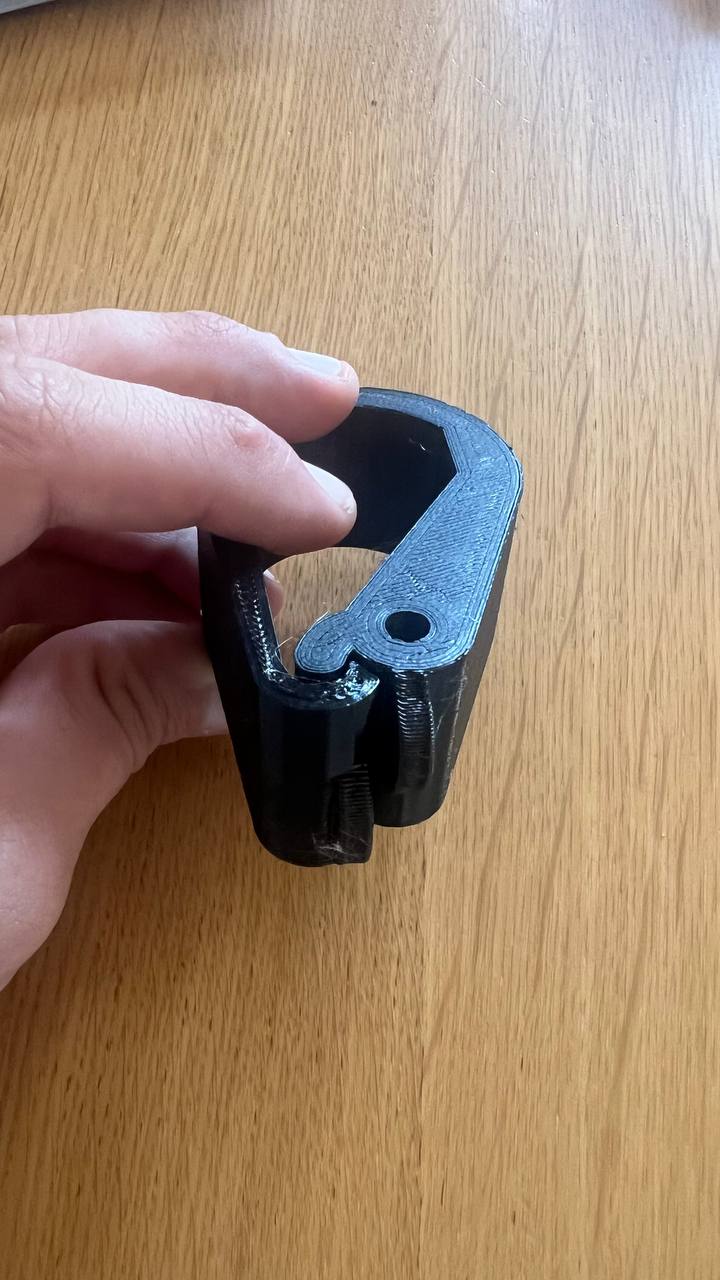 Self-closing strong hook by gskbyte | Download free STL model ...