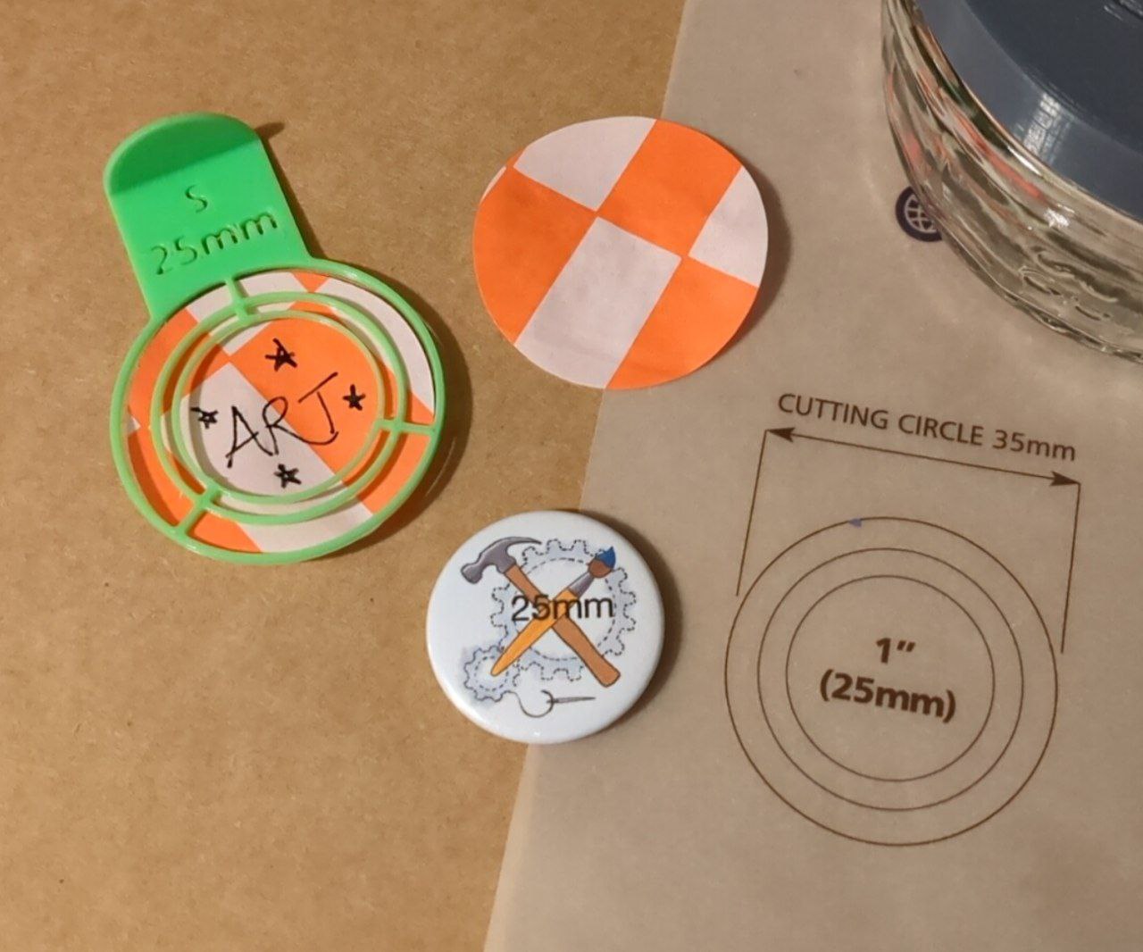 25mm and 45mm badge art sizing template / stencil by Machspace ...