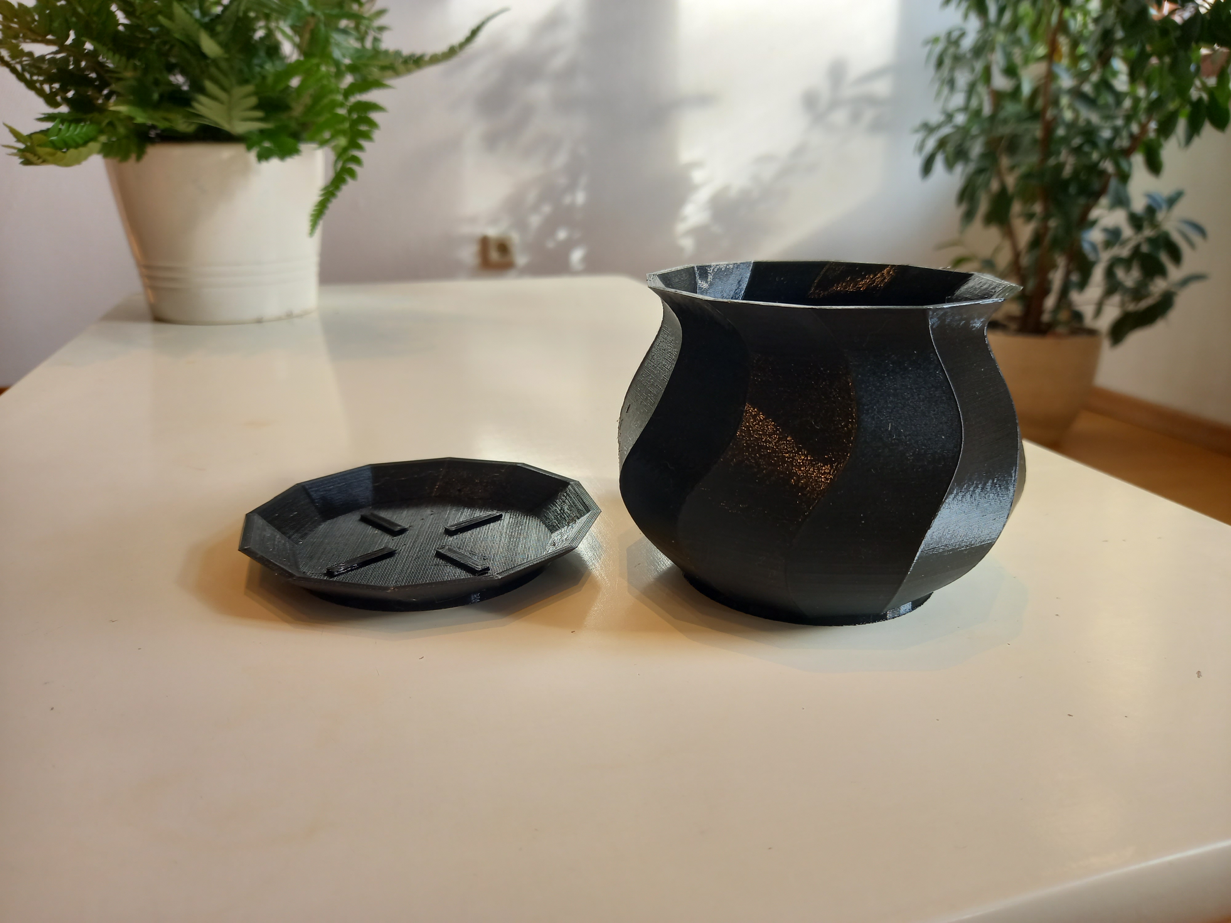 Spiral plant pot with drip tray. by mig2023 | Download free STL model ...