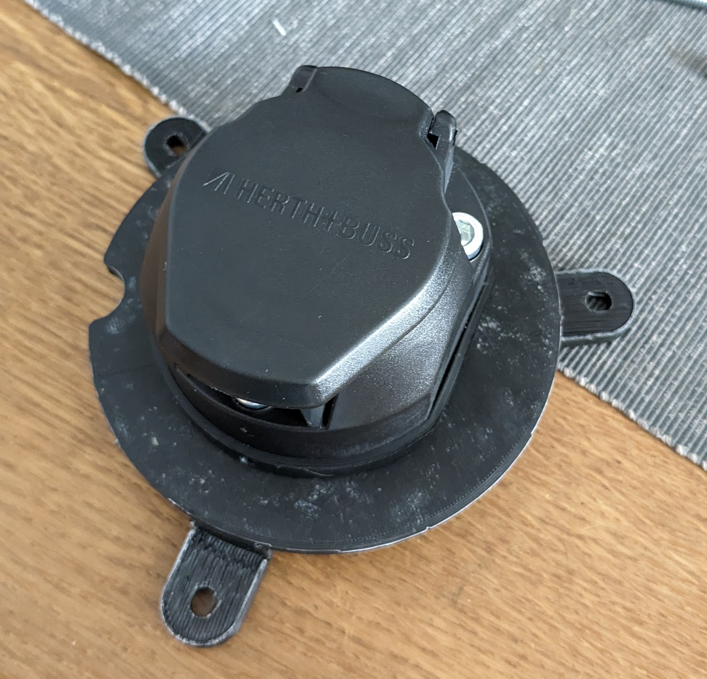 Land Rover Series PTO Trailer Socket by crasbe | Download free STL ...