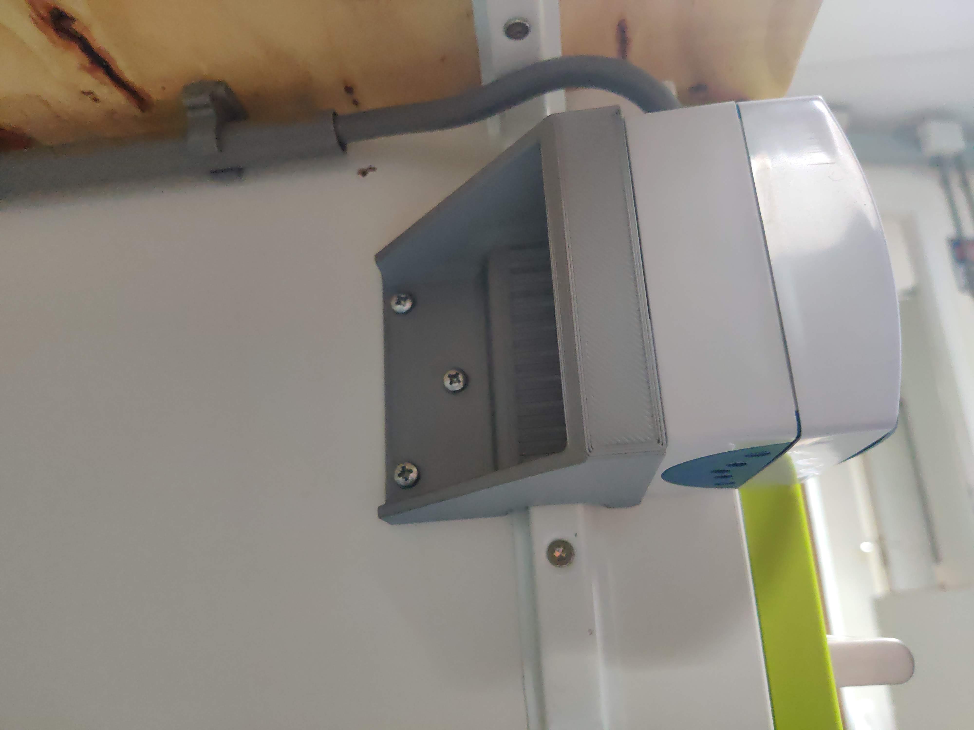 Wall outlet mount by Gieljan | Download free STL model | Printables.com