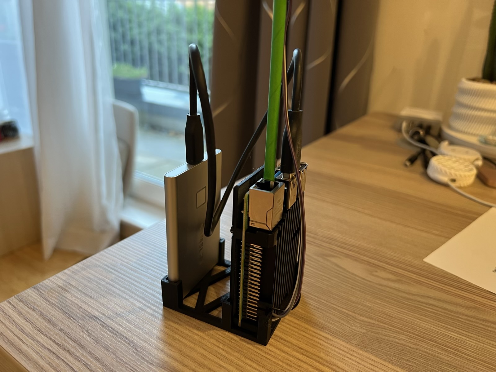 Raspberry Pi 4 and any SSD vertical stand (parametric) by romn ...