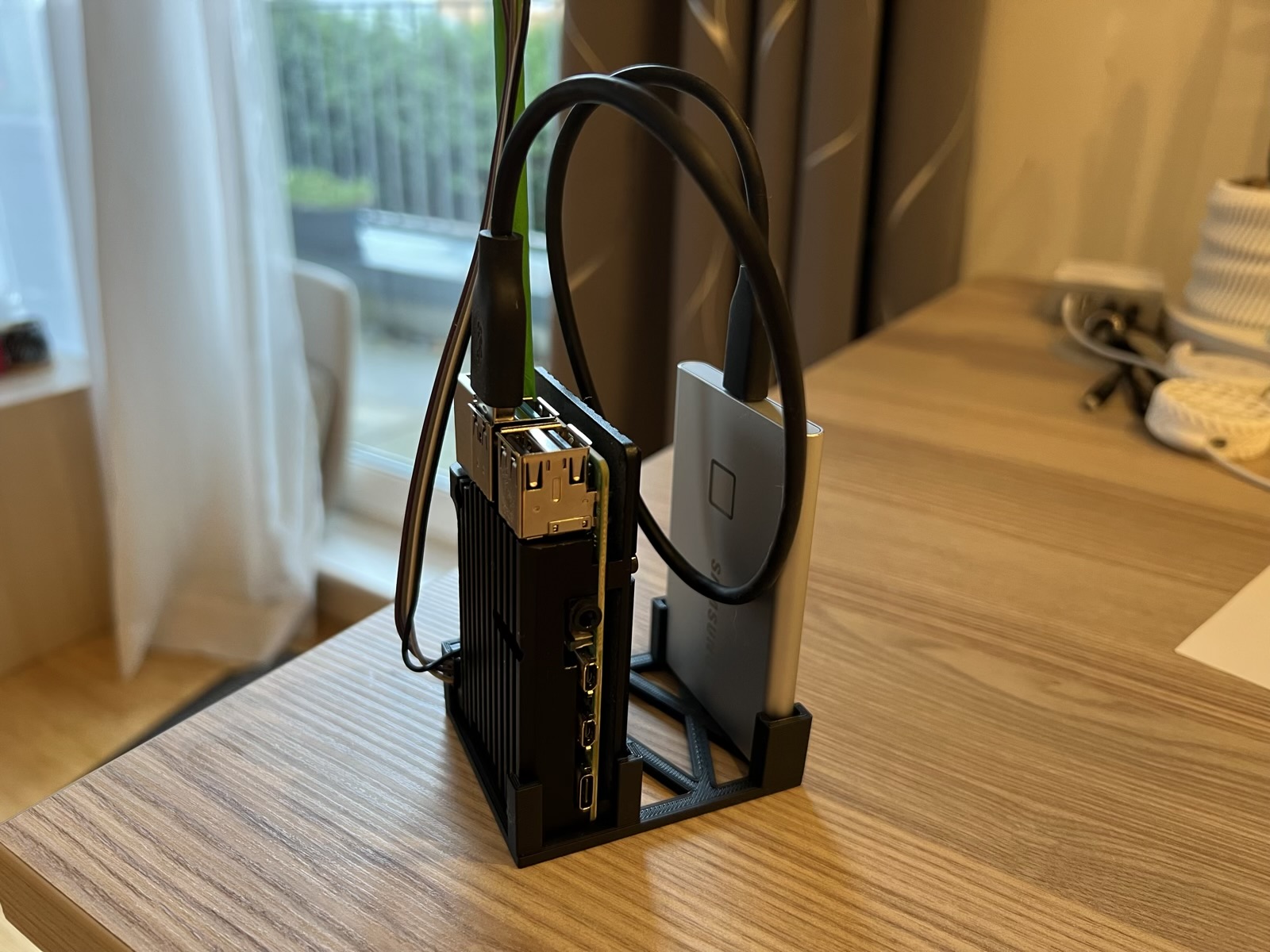 Raspberry Pi 4 and any SSD vertical stand (parametric) by romn ...