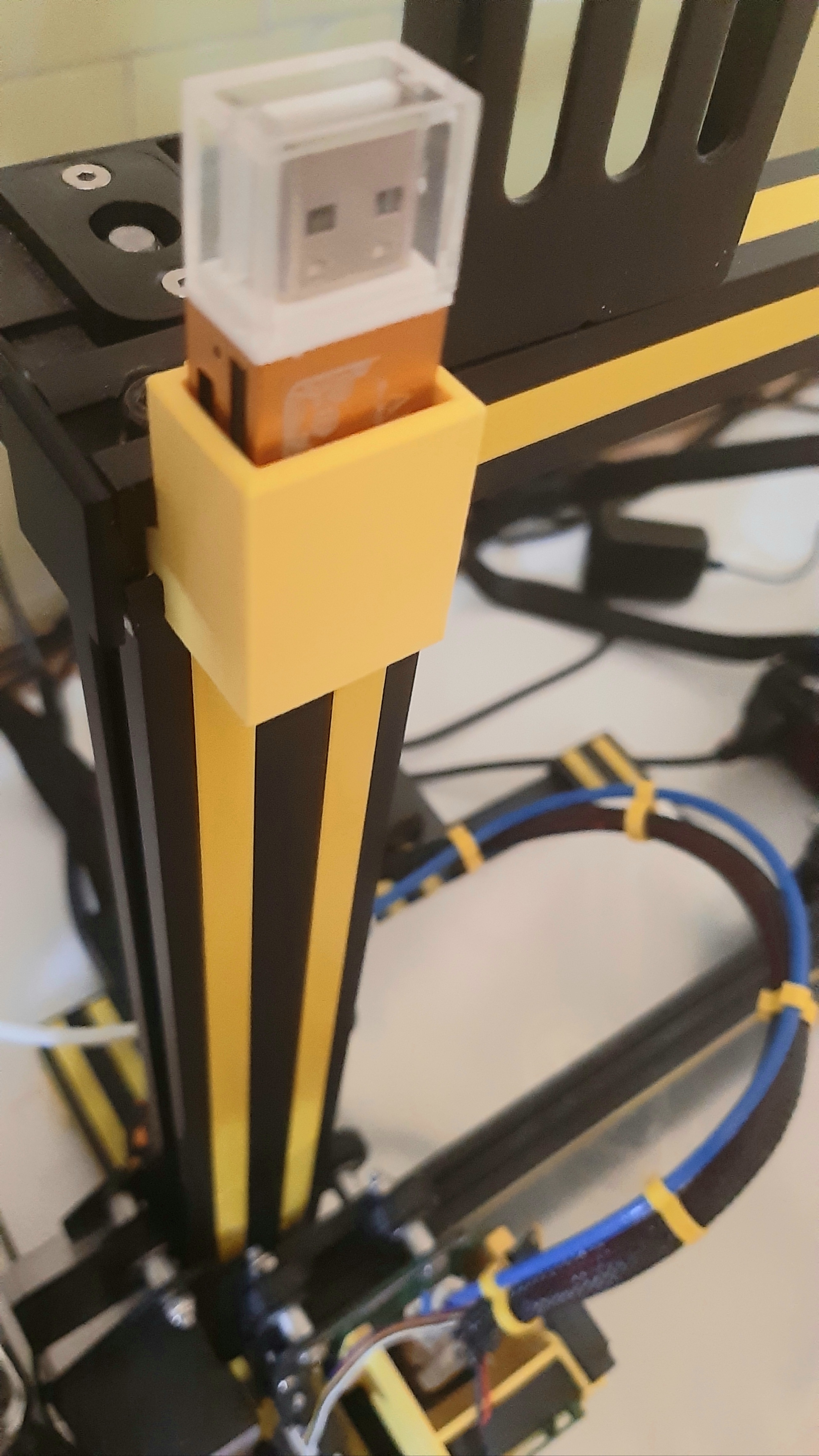 USB card reader holder by BódiT | Download free STL model | Printables.com