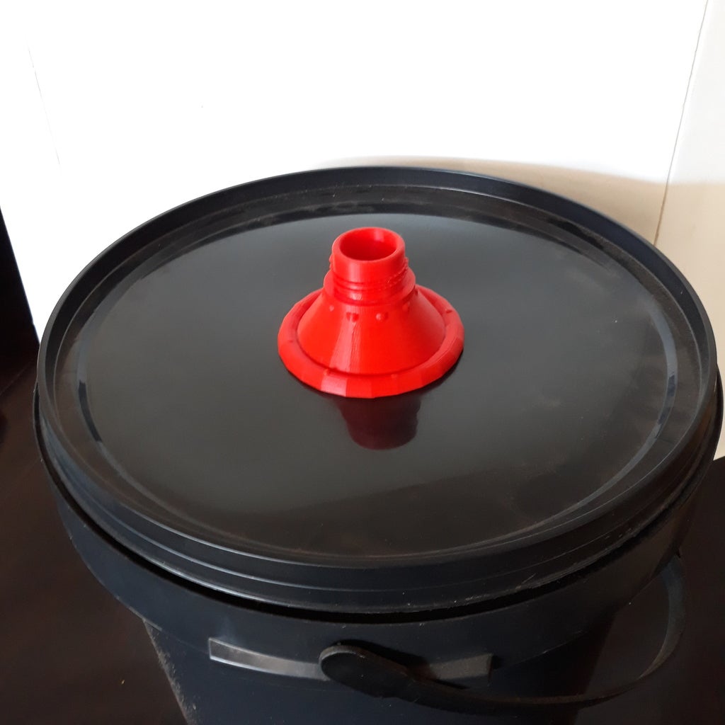 Cyclone even bigger bottle/bucket by ScottyDS | Download free STL model ...