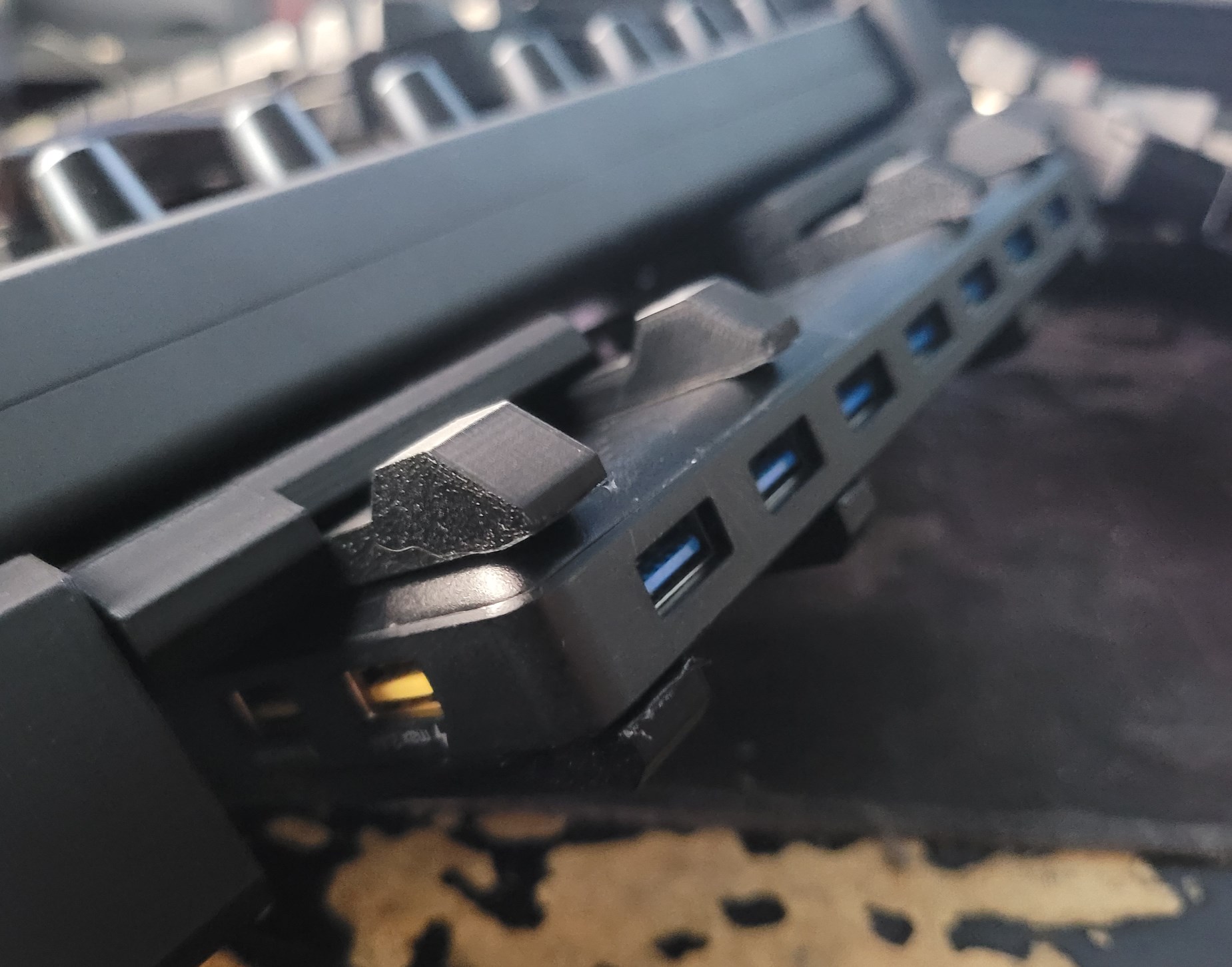 Behringer Xtouch MINI Stand - USB HUB UH720 module addon by Piro ...