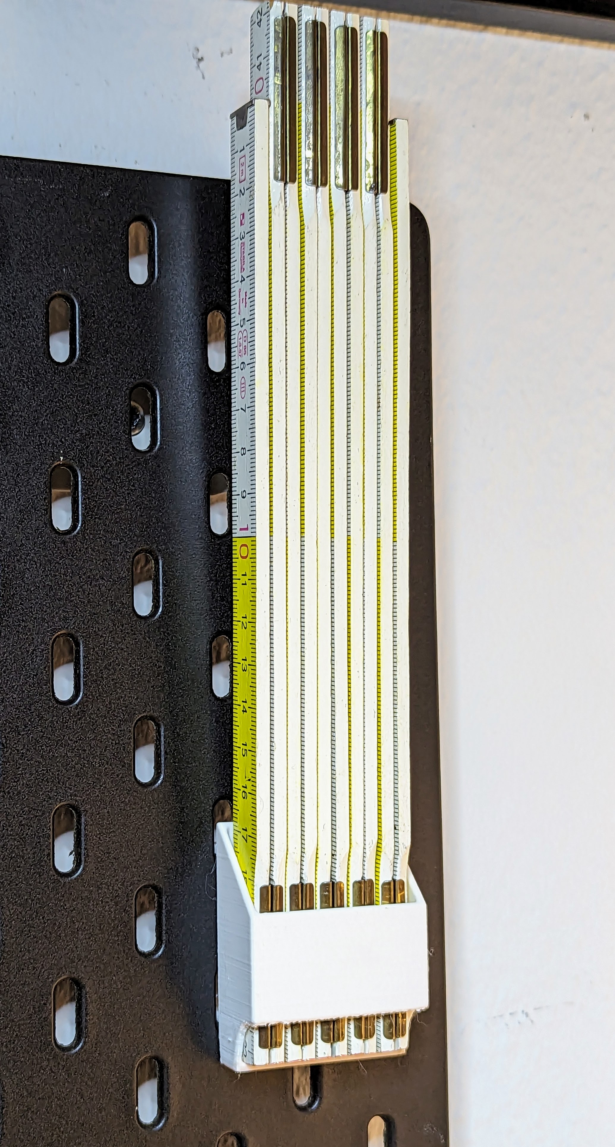 Skadis Folding Ruler Holder by svenstaro | Download free STL model ...